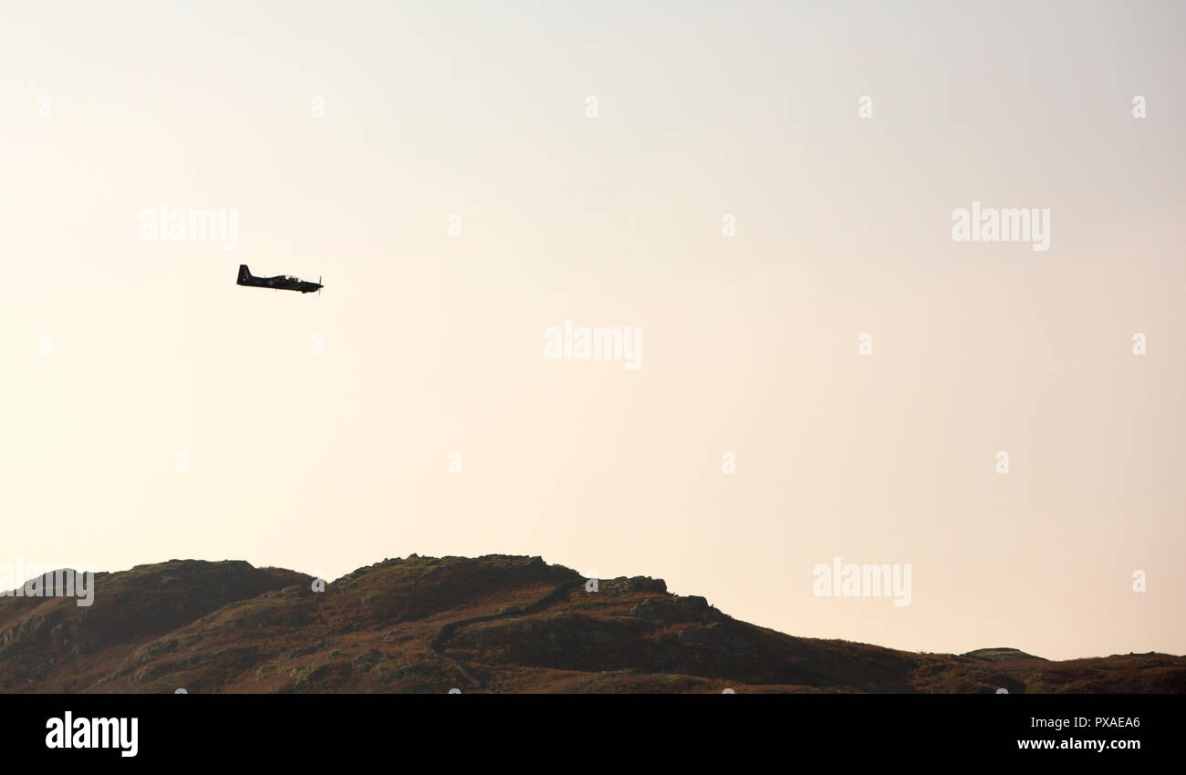 Low level flying hi-res stock photography and images - Alamy