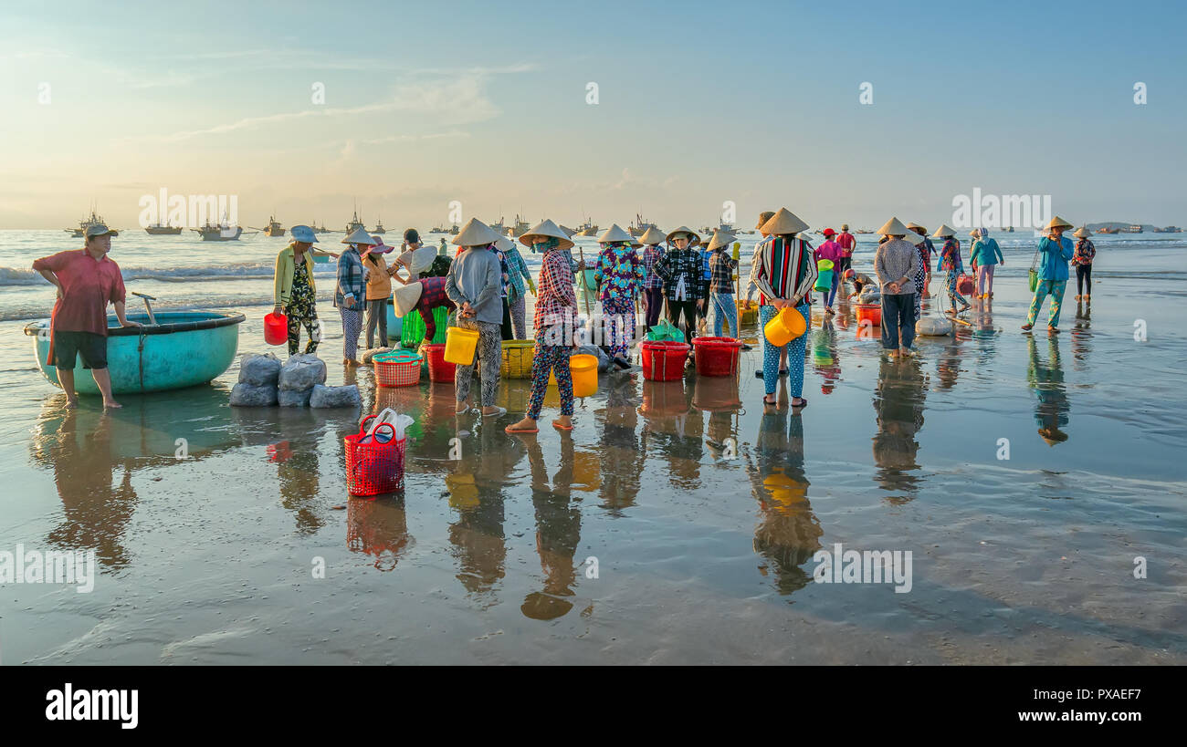 Fish market session seas scene people gathered inside basket fish sale ...