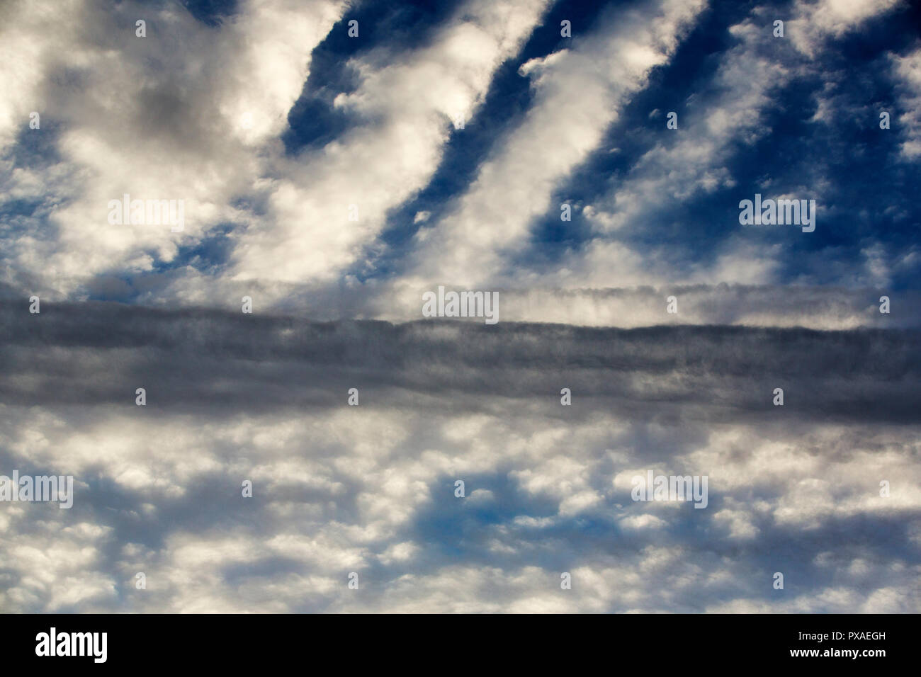 High level clouds hi-res stock photography and images - Alamy