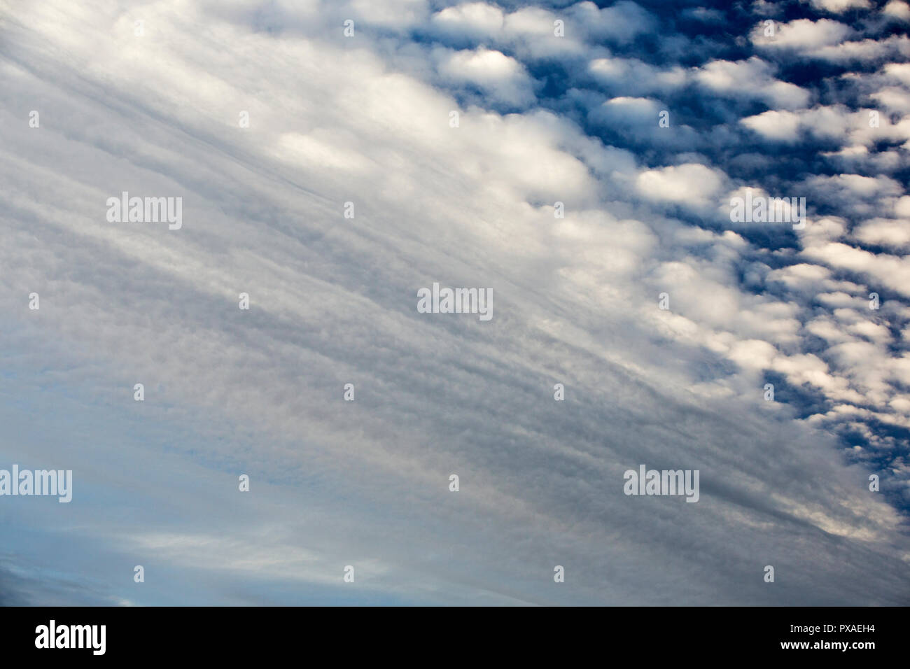 High level clouds hi-res stock photography and images - Alamy