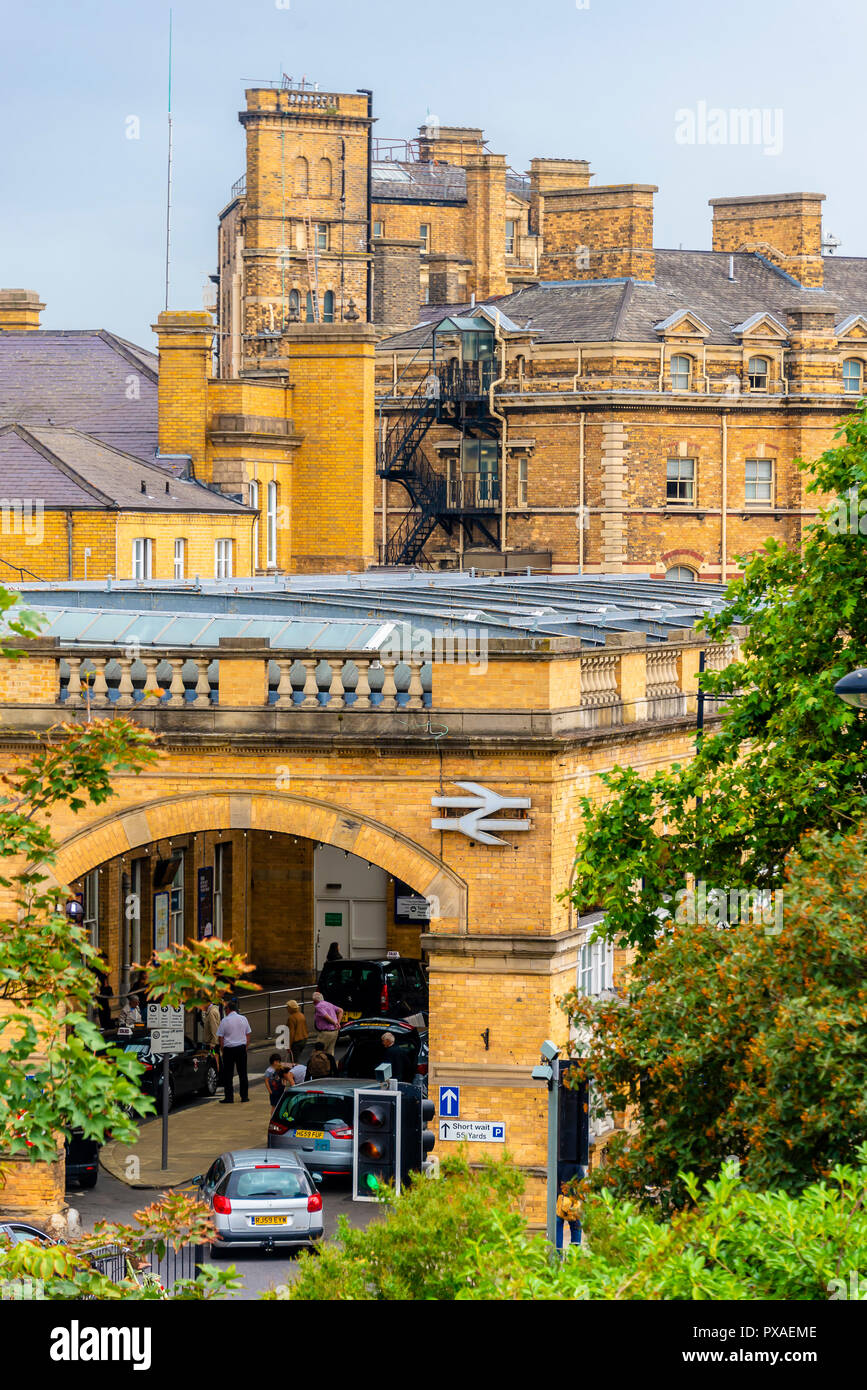 Curved platform roof hi-res stock photography and images - Alamy