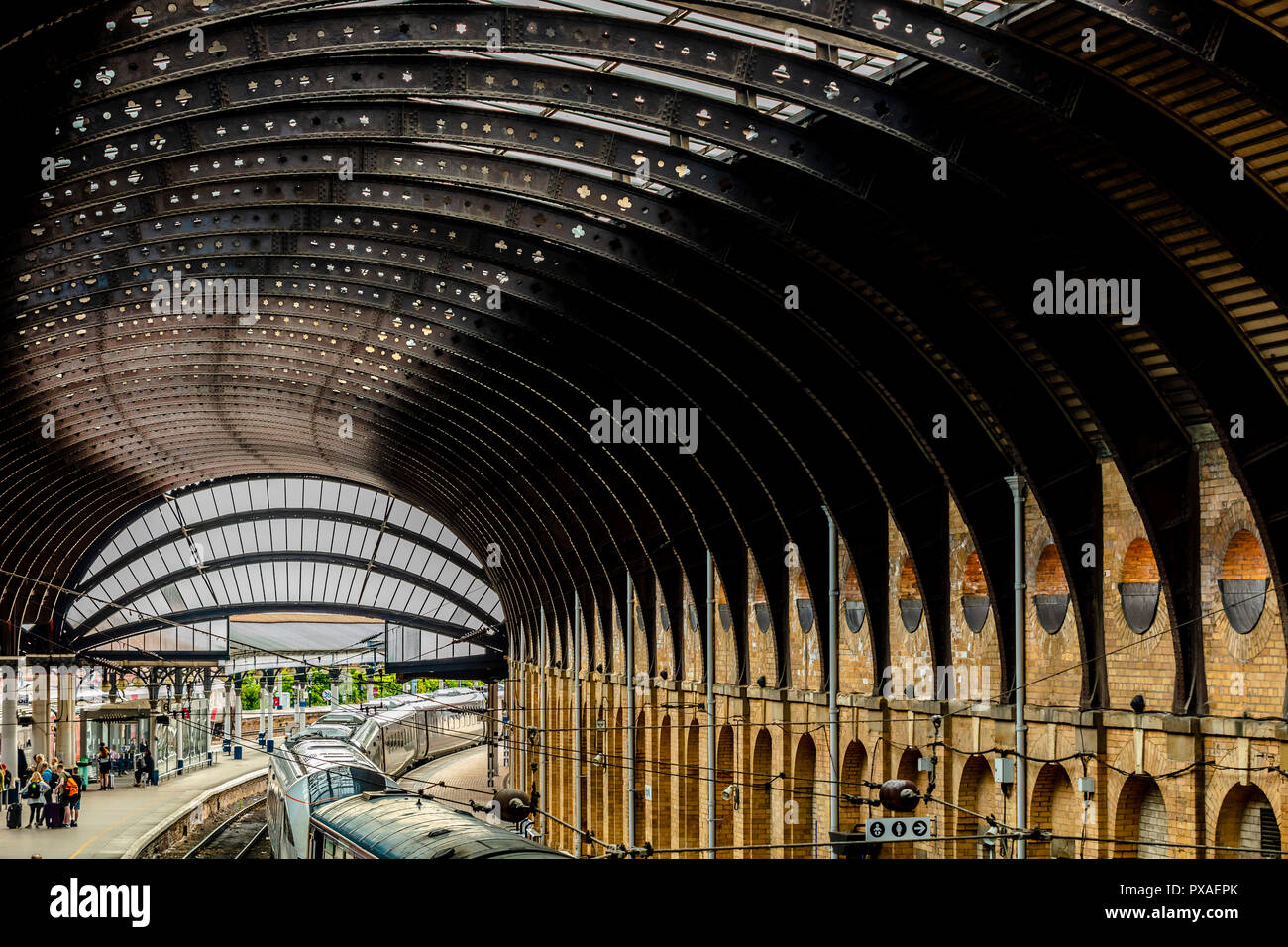 York station interior england hi-res stock photography and images - Alamy