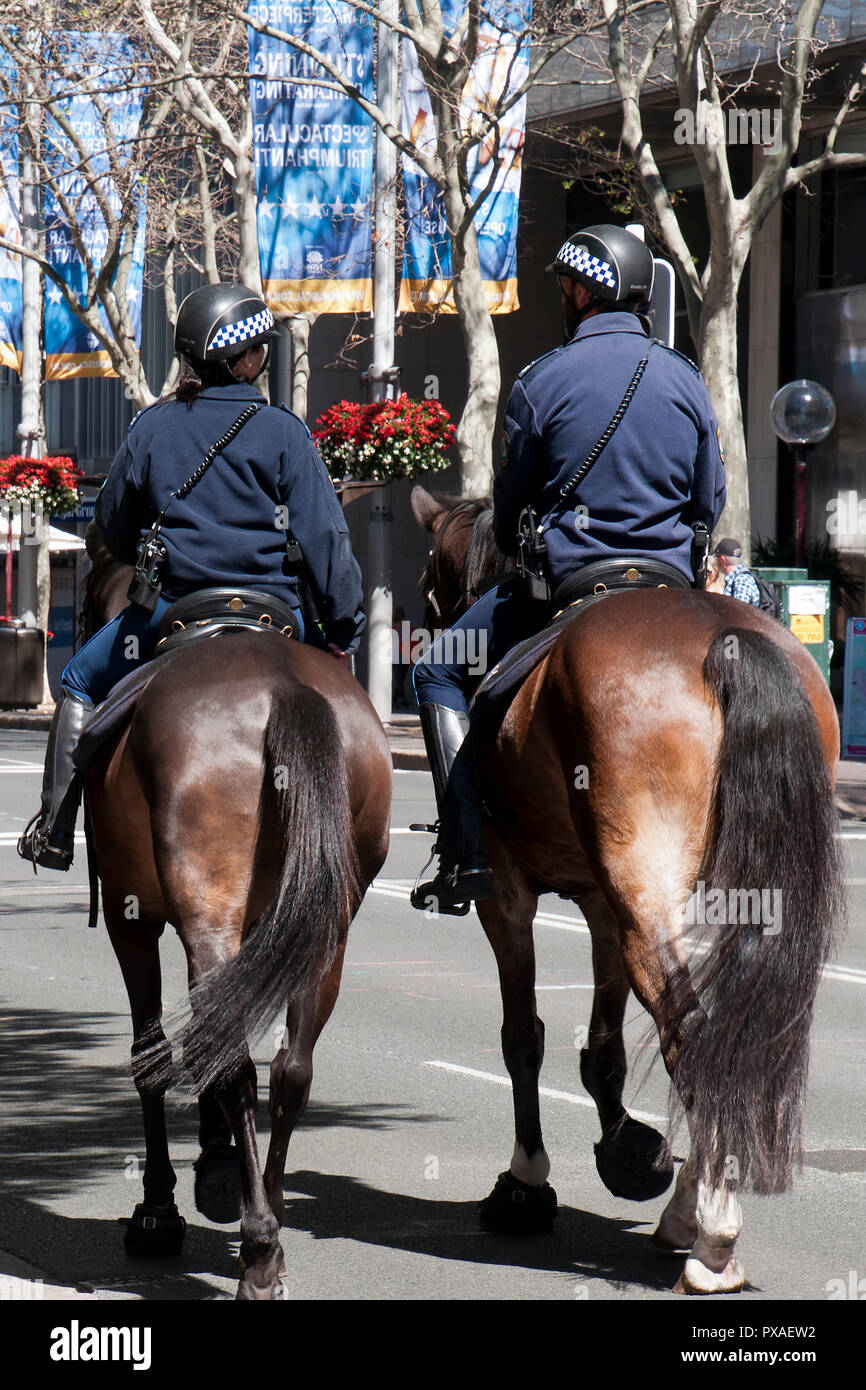 Mounted police on patrolling street hi-res stock photography and images ...
