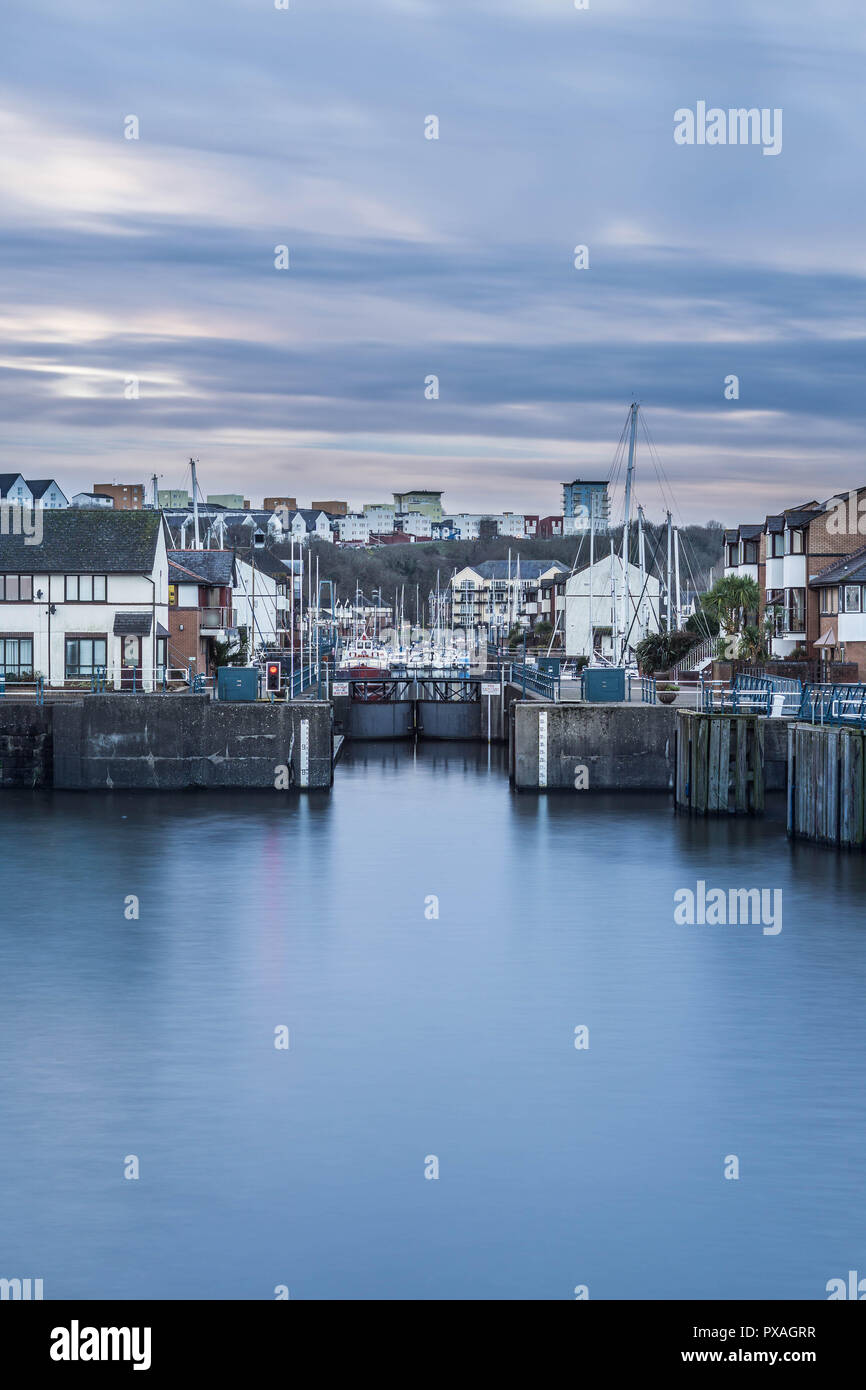 Cardiff skyline hi-res stock photography and images - Alamy