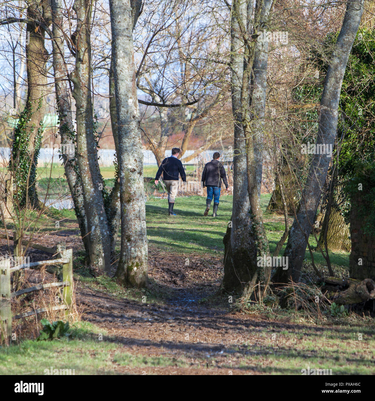 Two people walking at Barcombe Mills by the river Ouse Stock Photo - Alamy