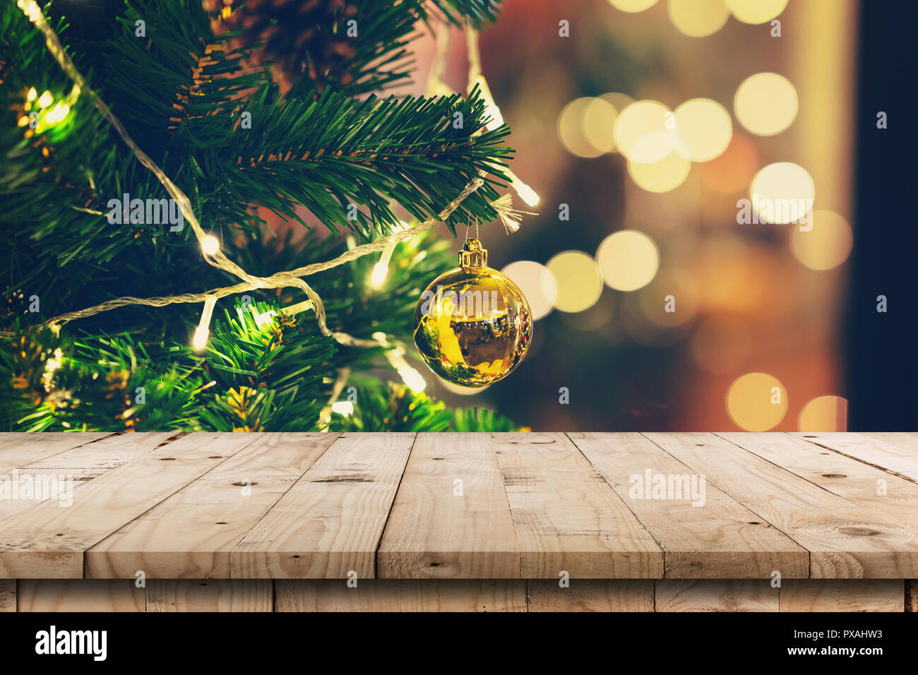 Empty christmas tree hi-res stock photography and images - Alamy