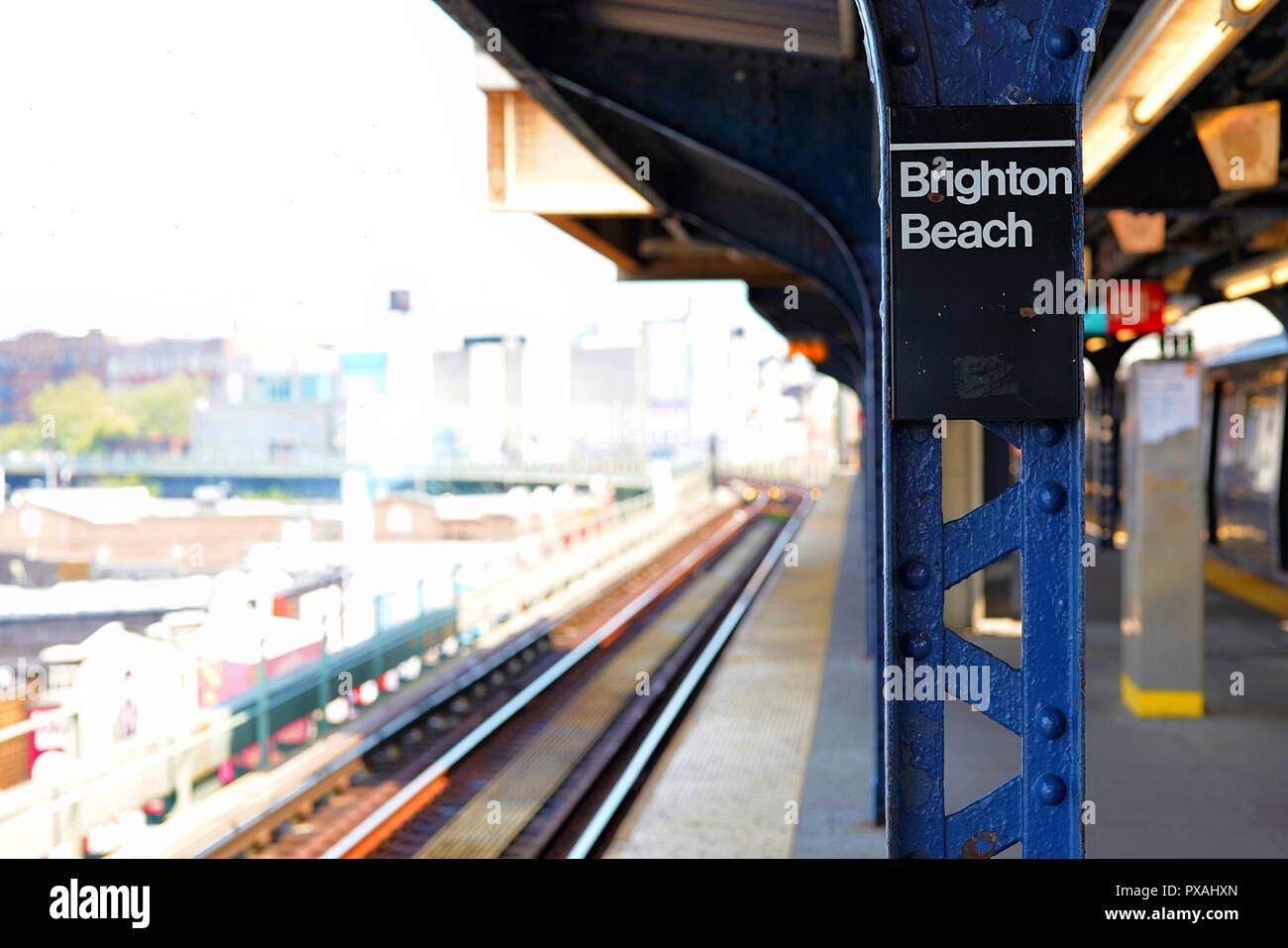 Downtown brooklyn subway hi-res stock photography and images - Alamy