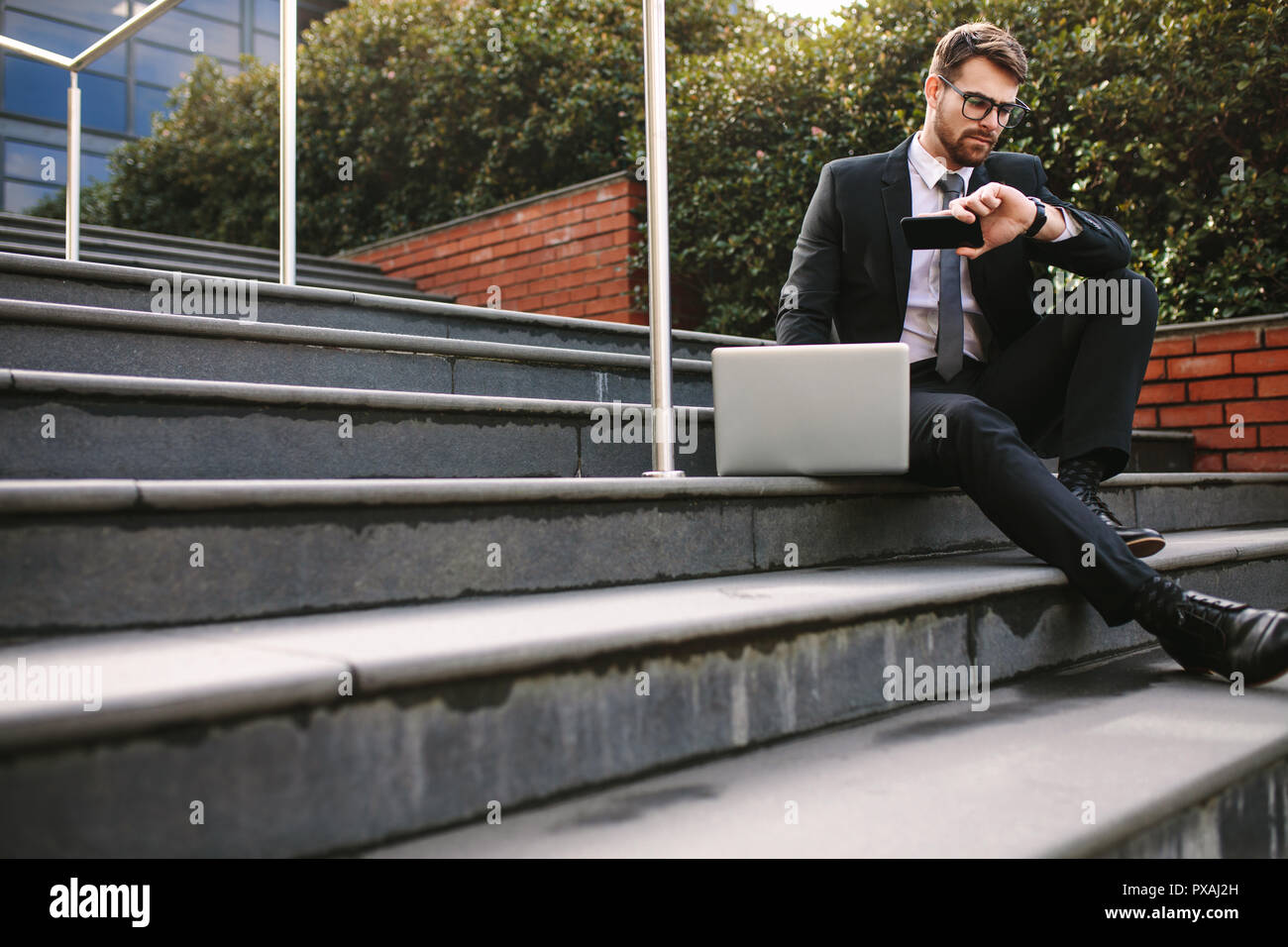 Sitting steps waiting hi-res stock photography and images - Alamy