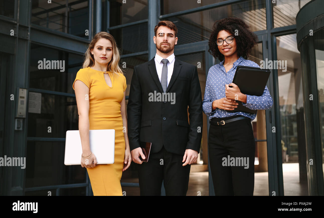 Portrait of three business people hi-res stock photography and images ...