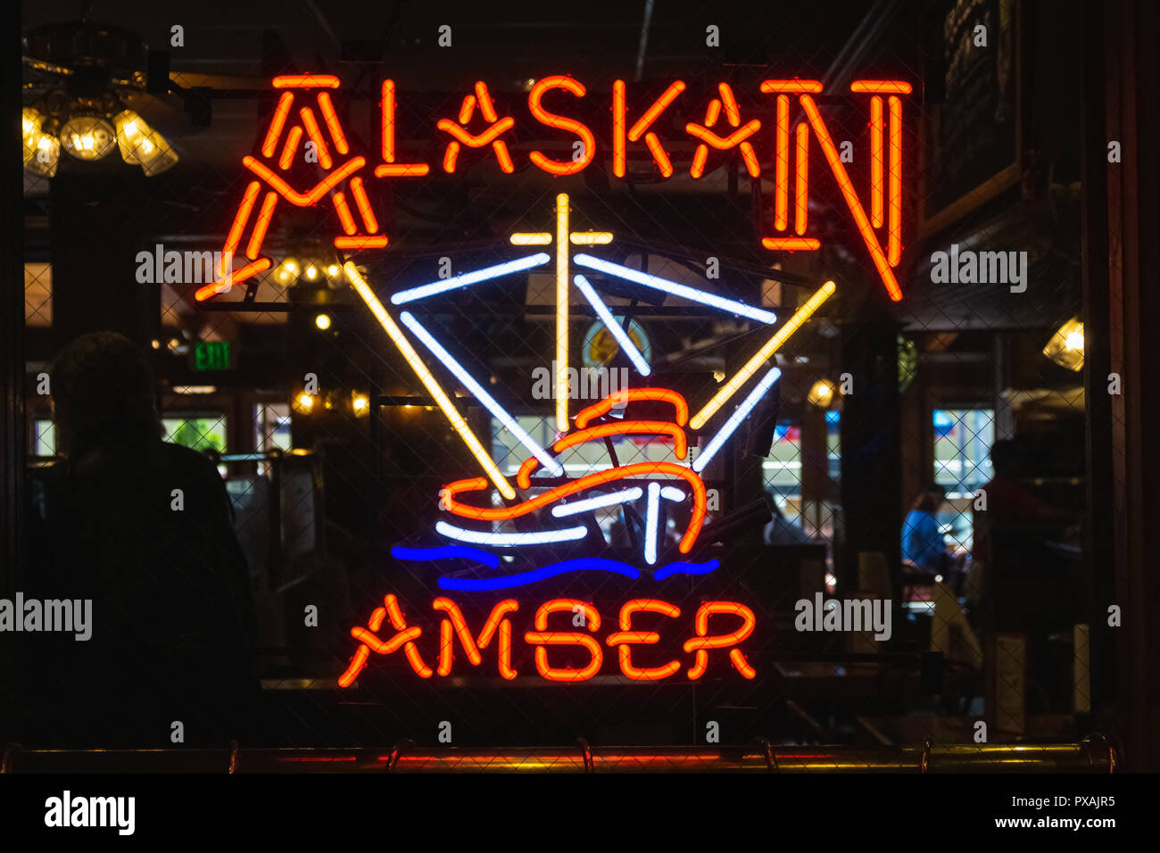 Neon sign beer hi-res stock photography and images - Alamy