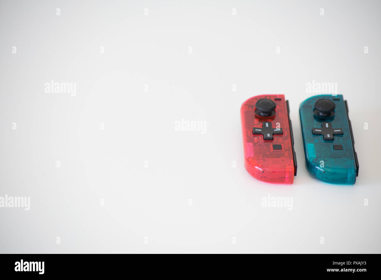Nintendo joy con hi-res stock photography and images - Alamy