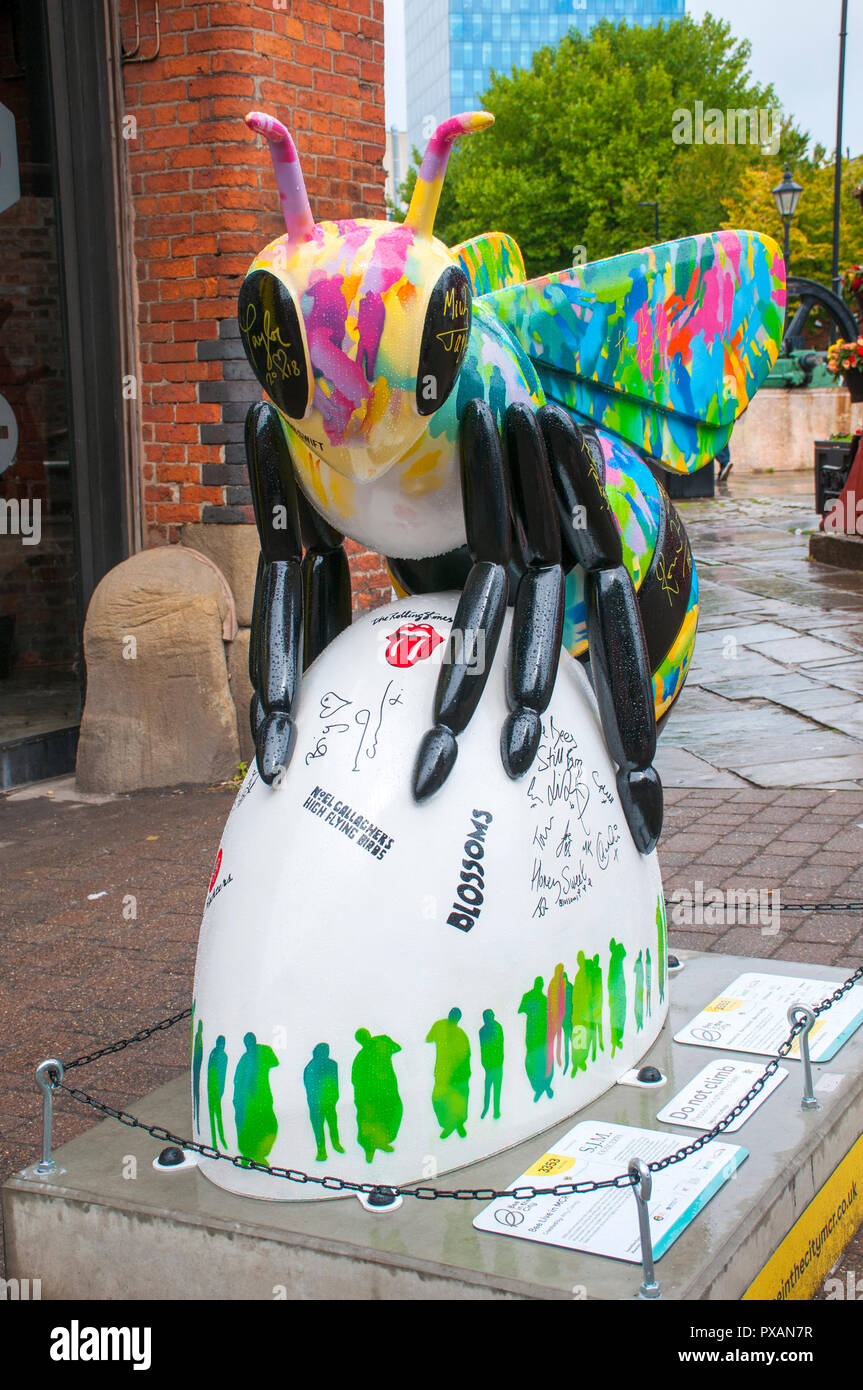 Bee in the city mcr hi-res stock photography and images - Alamy