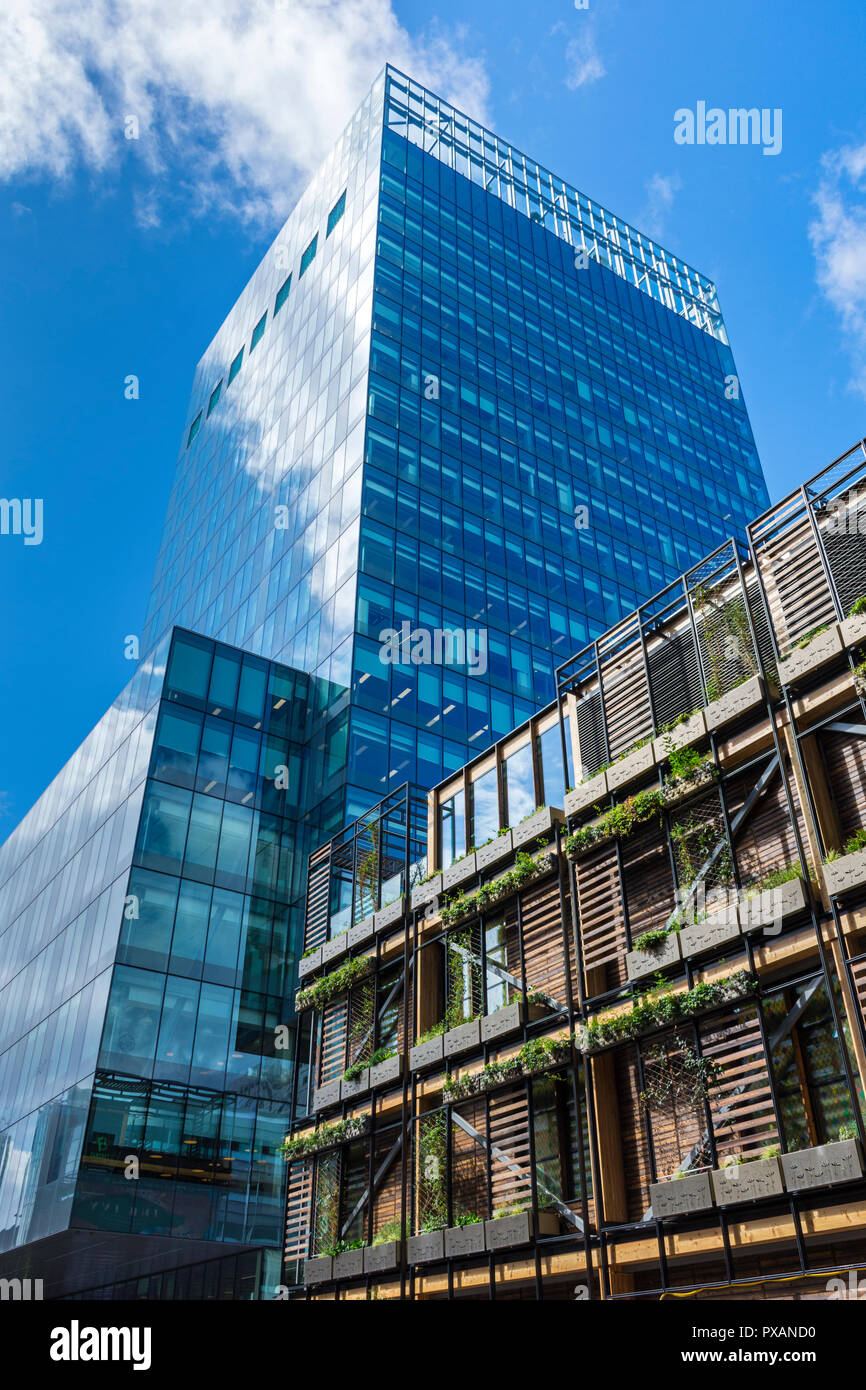 The Pavilion (hosting The Ivy restaurant) and the No.1 Spinningfields building, Spinningfields ...