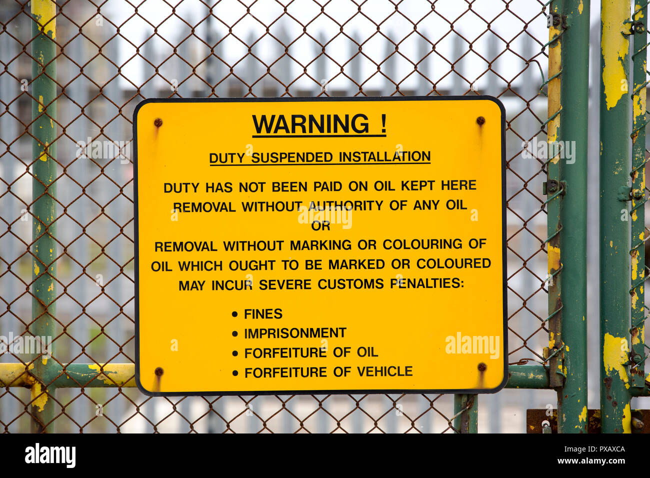 Refinery sign hi-res stock photography and images - Alamy