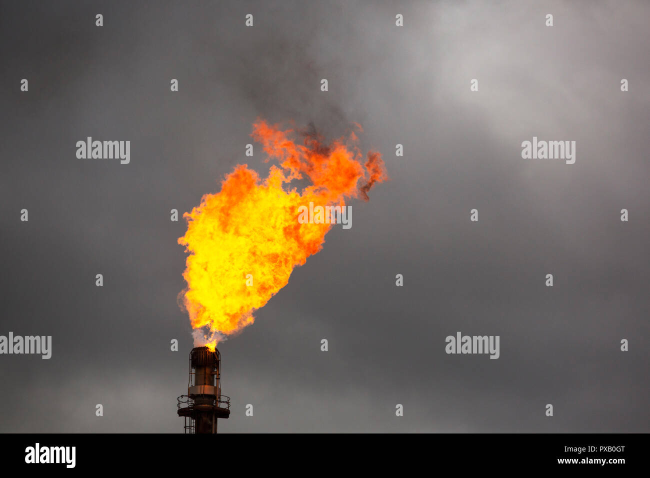Gas flaring grangemouth hi-res stock photography and images - Alamy