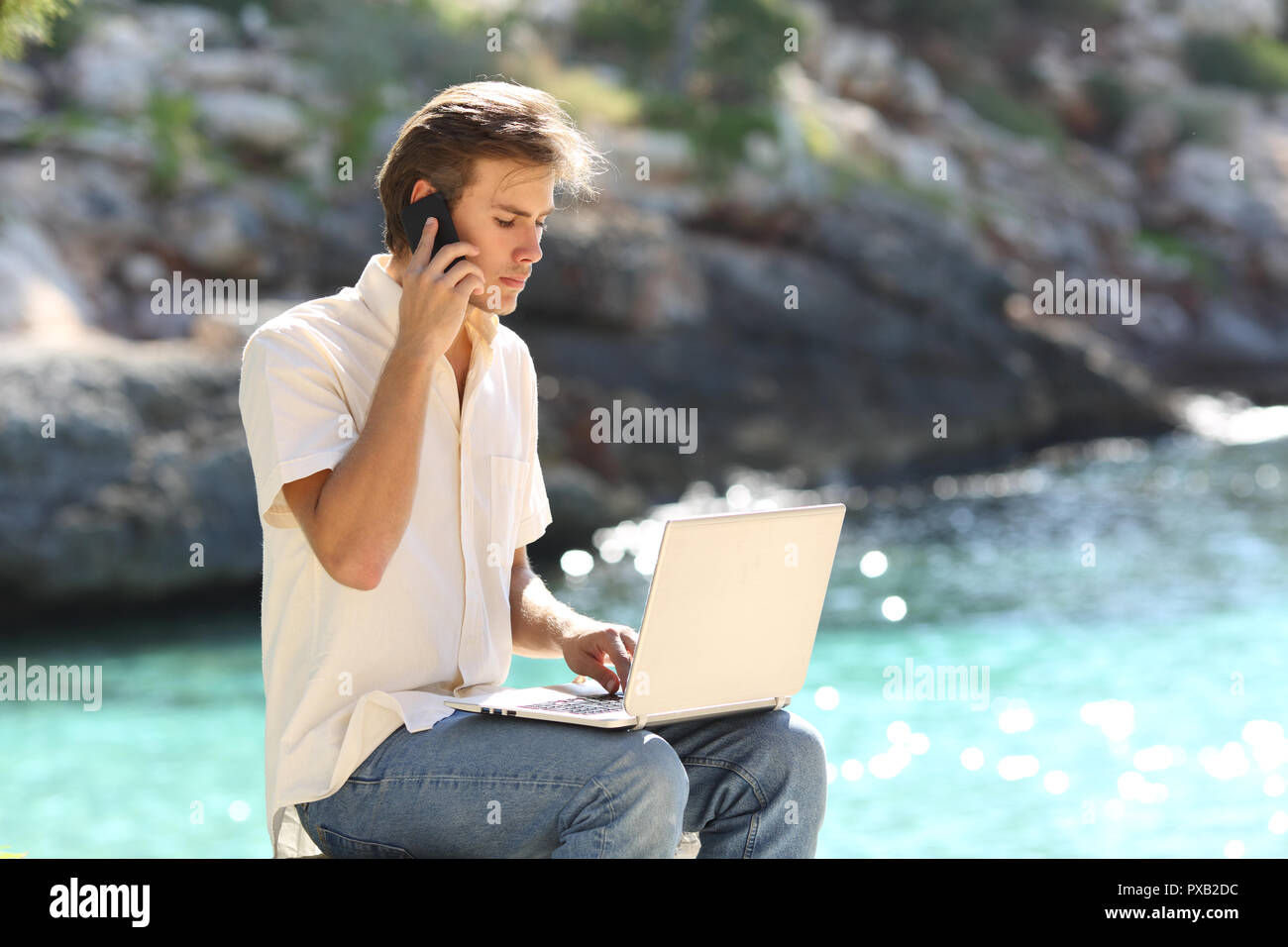 Customer calling hi-res stock photography and images - Alamy
