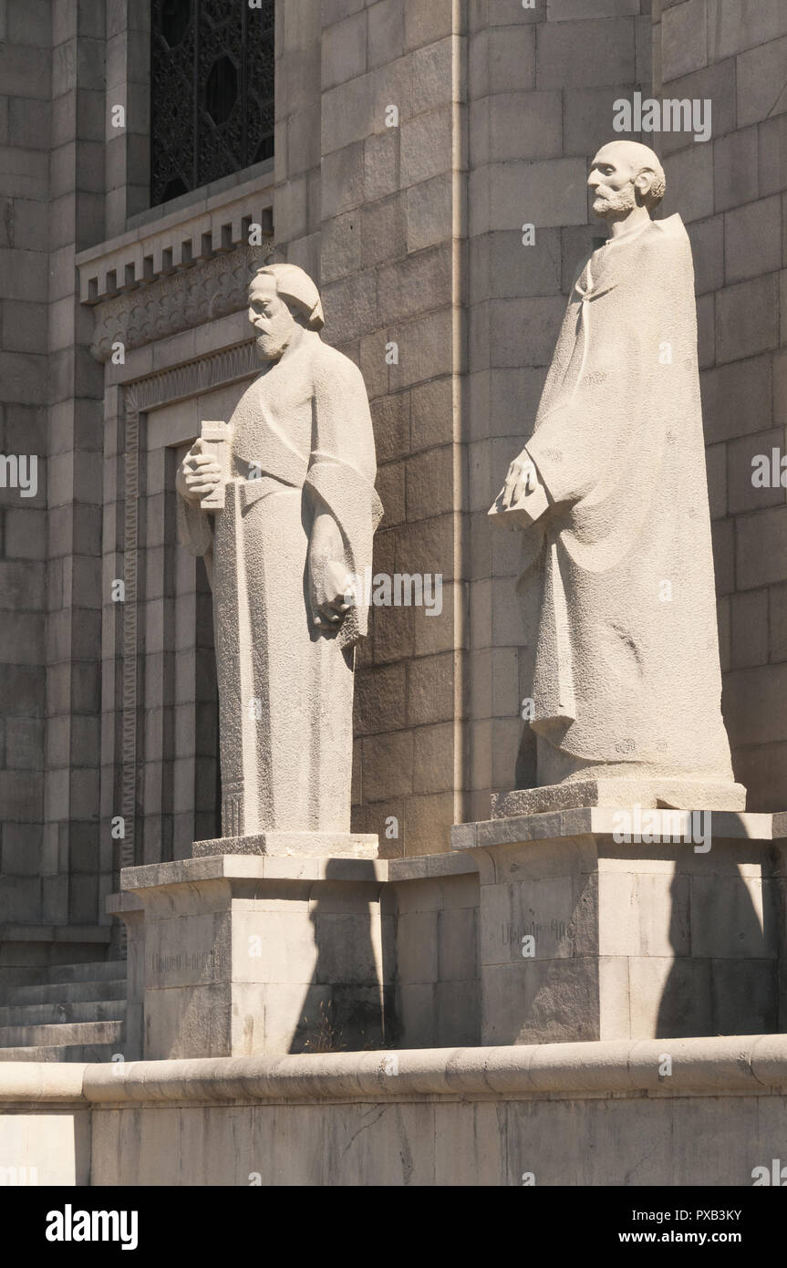 Armenian statues hi-res stock photography and images - Alamy