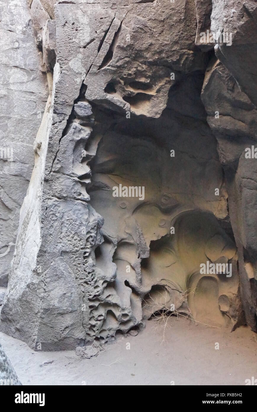 Crack in the ground hi-res stock photography and images - Alamy