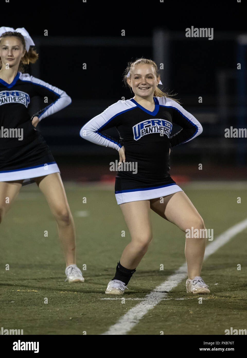 Cheerleading girls hi-res stock photography and images - Alamy