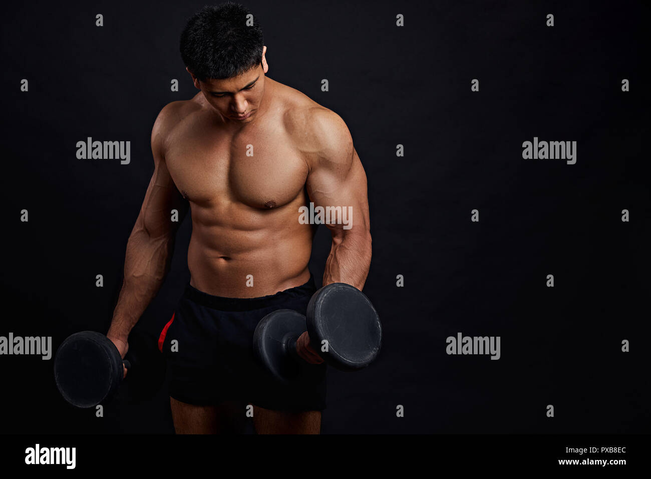 Well built man hi-res stock photography and images - Alamy