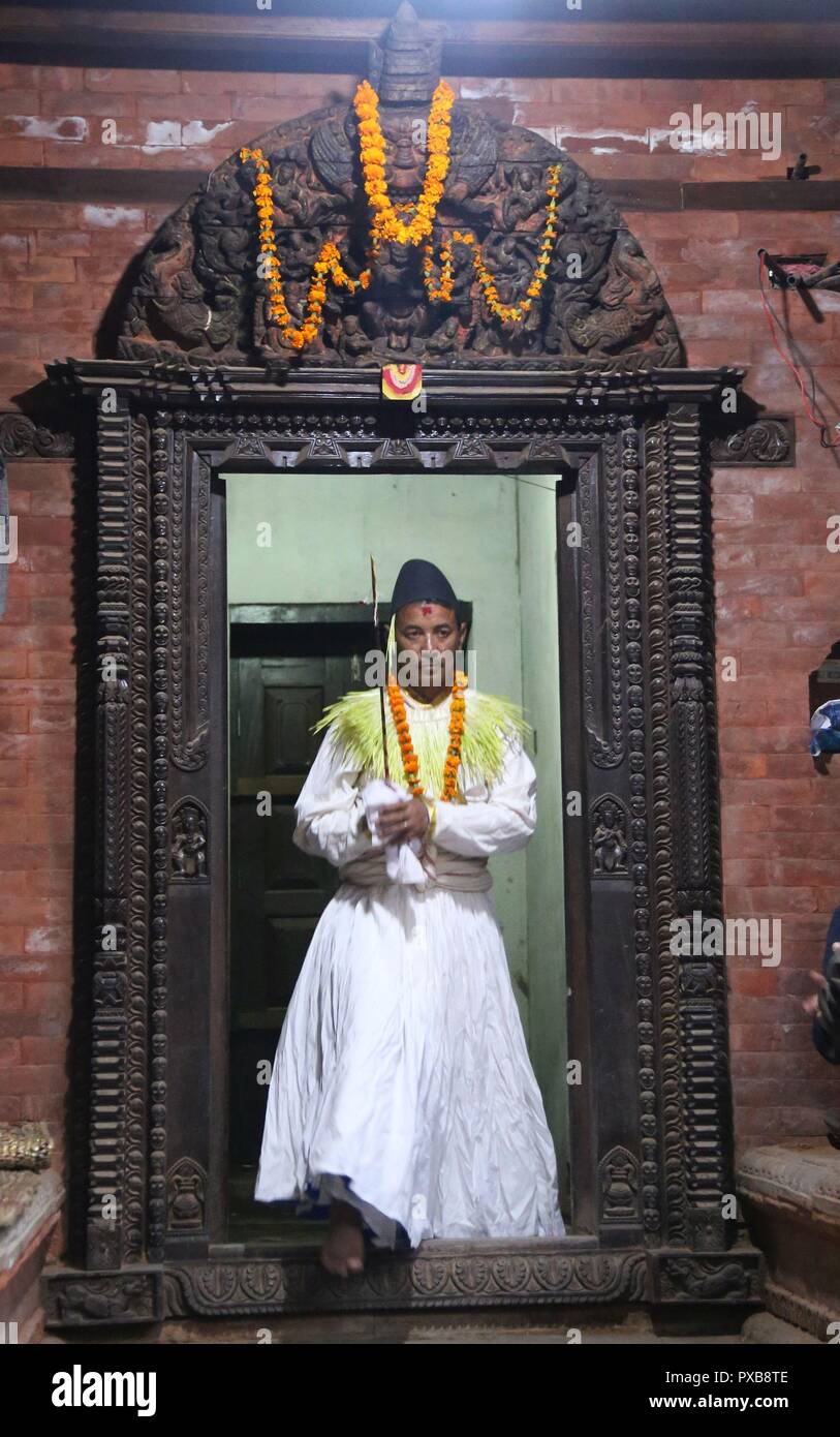 Kathmandu, Nepal. 19th Oct, 2018. A devotee dressed up as deity ...