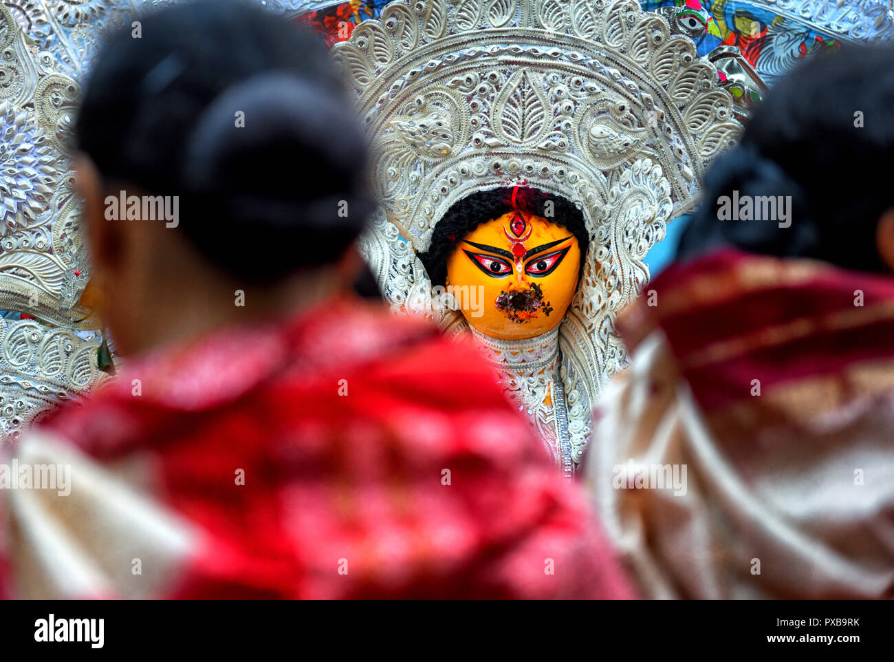 Hooghly, India. 19th Oct, 2018. Hindu people are celebrating the ...