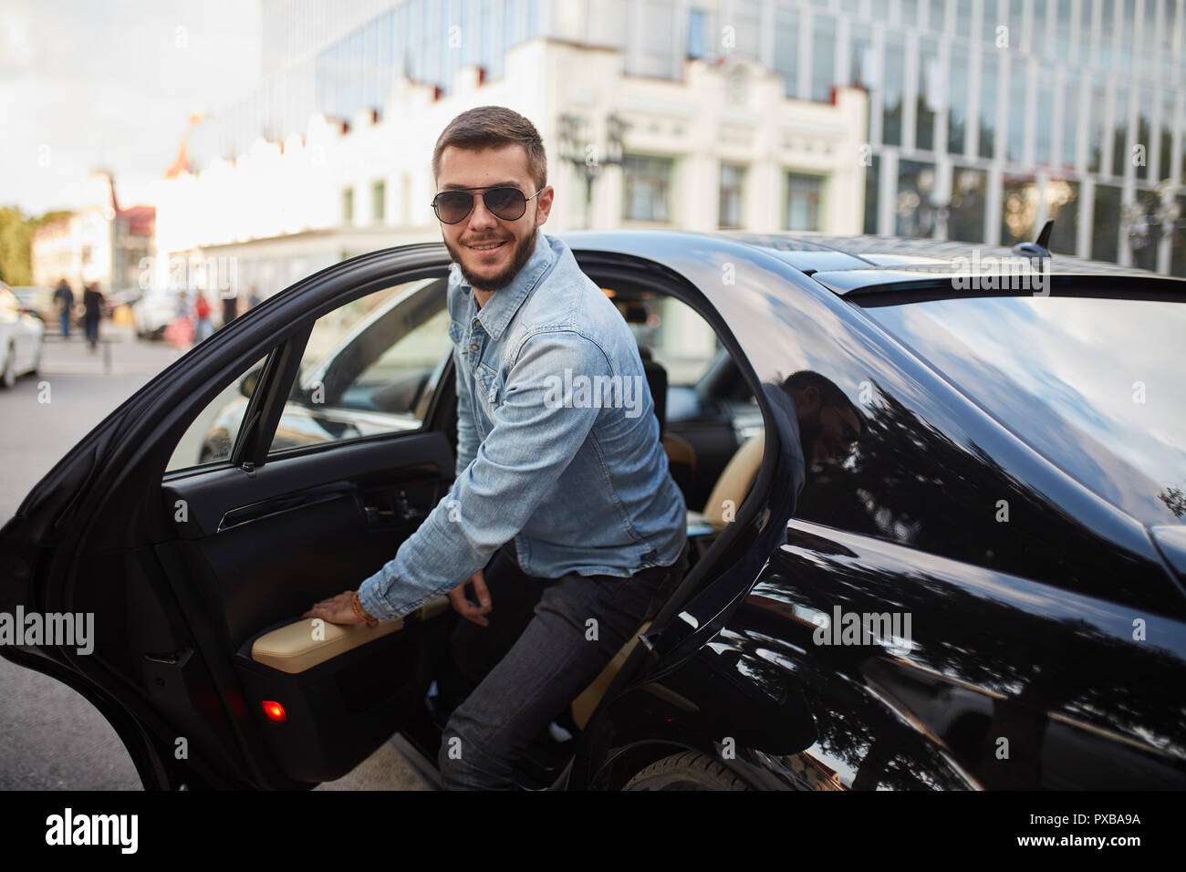 Man leaving car hi-res stock photography and images - Alamy