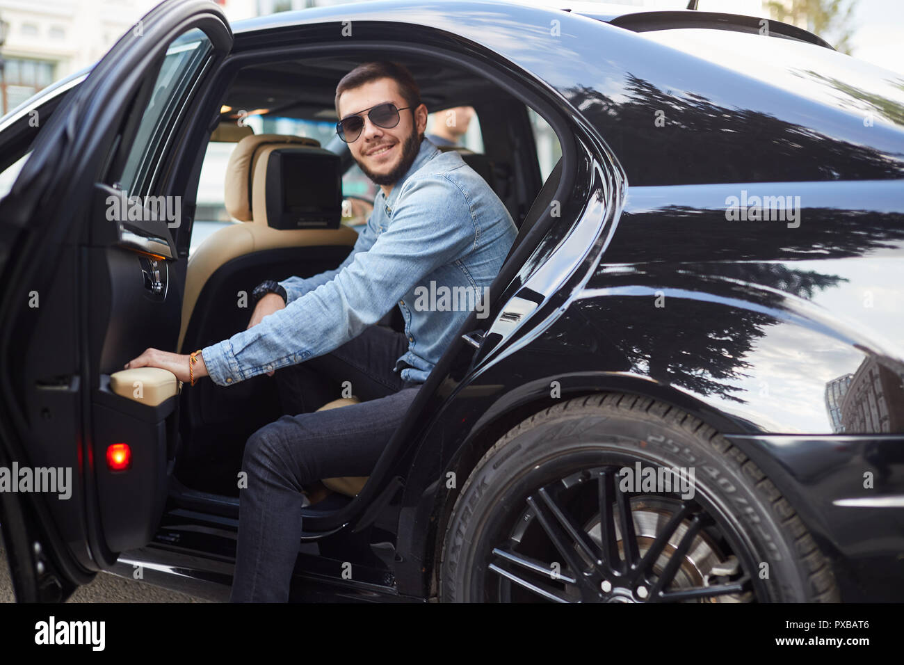 Valet car door hi-res stock photography and images - Alamy