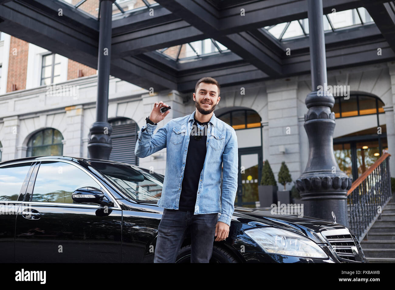 awesome dealer is selling a car Stock Photo - Alamy