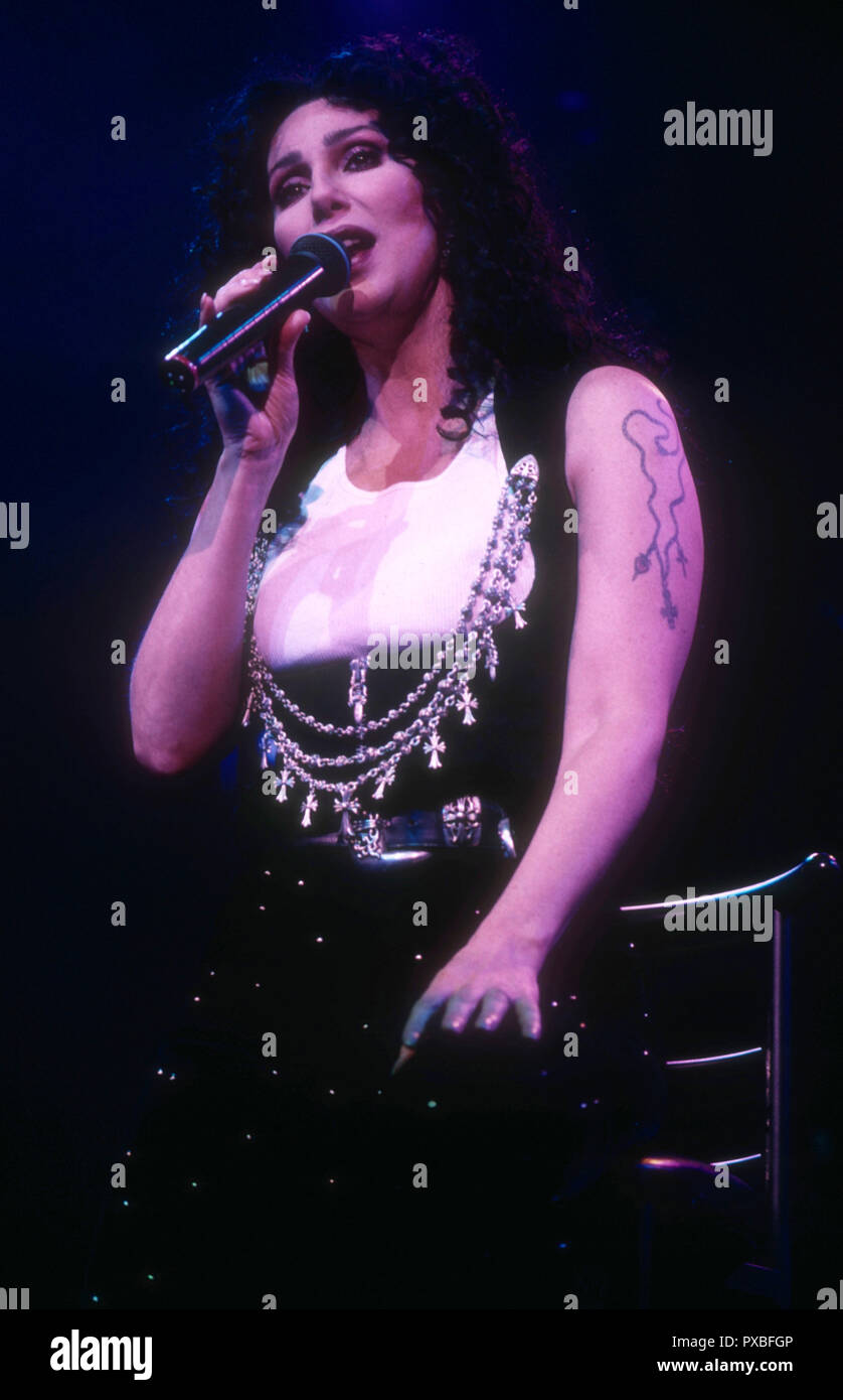 Cher love hurts tour hi-res stock photography and images - Alamy