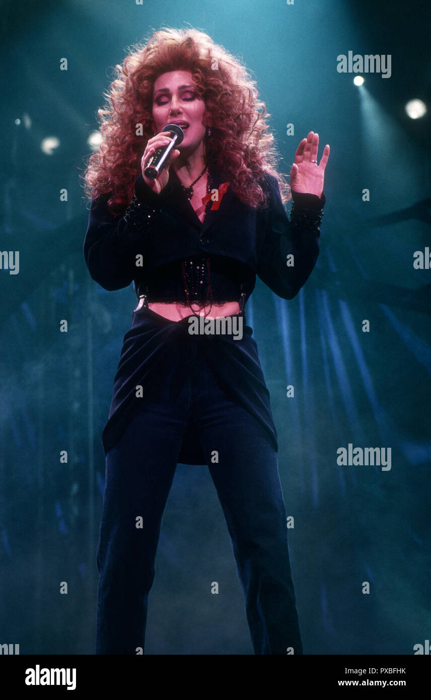 Singer cher bob mackie hi-res stock photography and images - Alamy