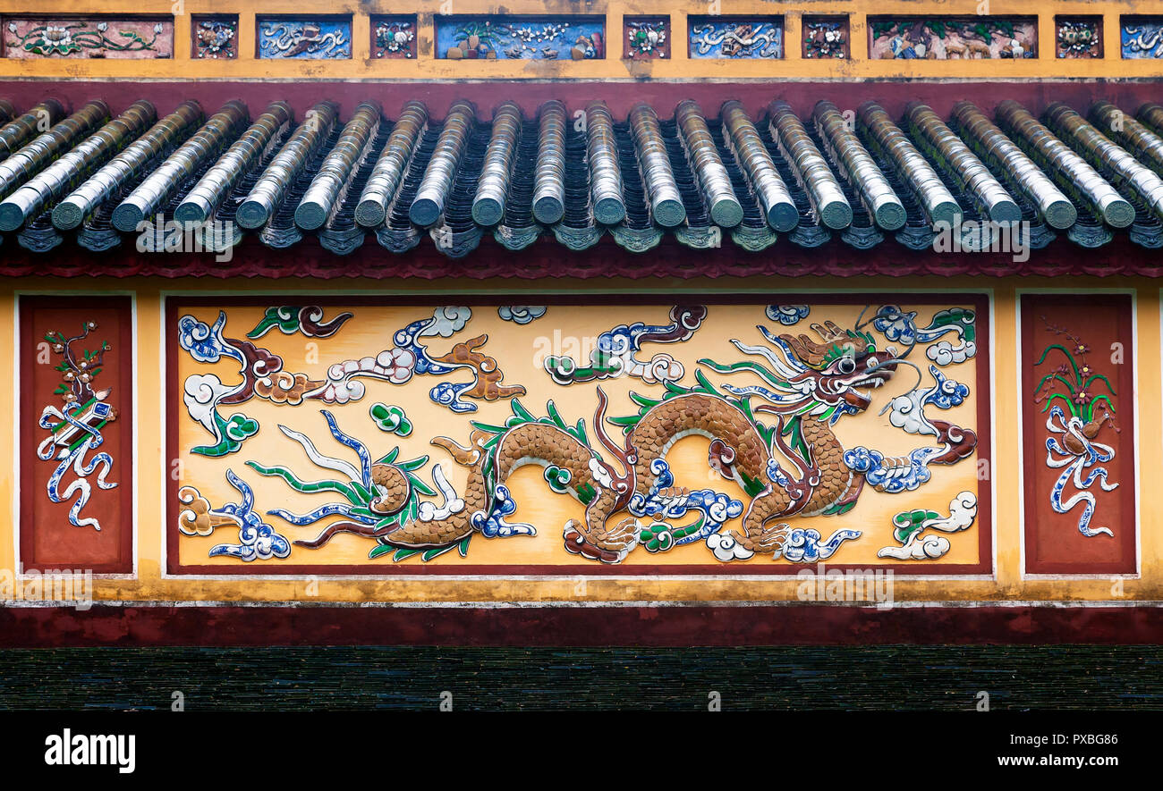 Dragon relief hi-res stock photography and images - Alamy