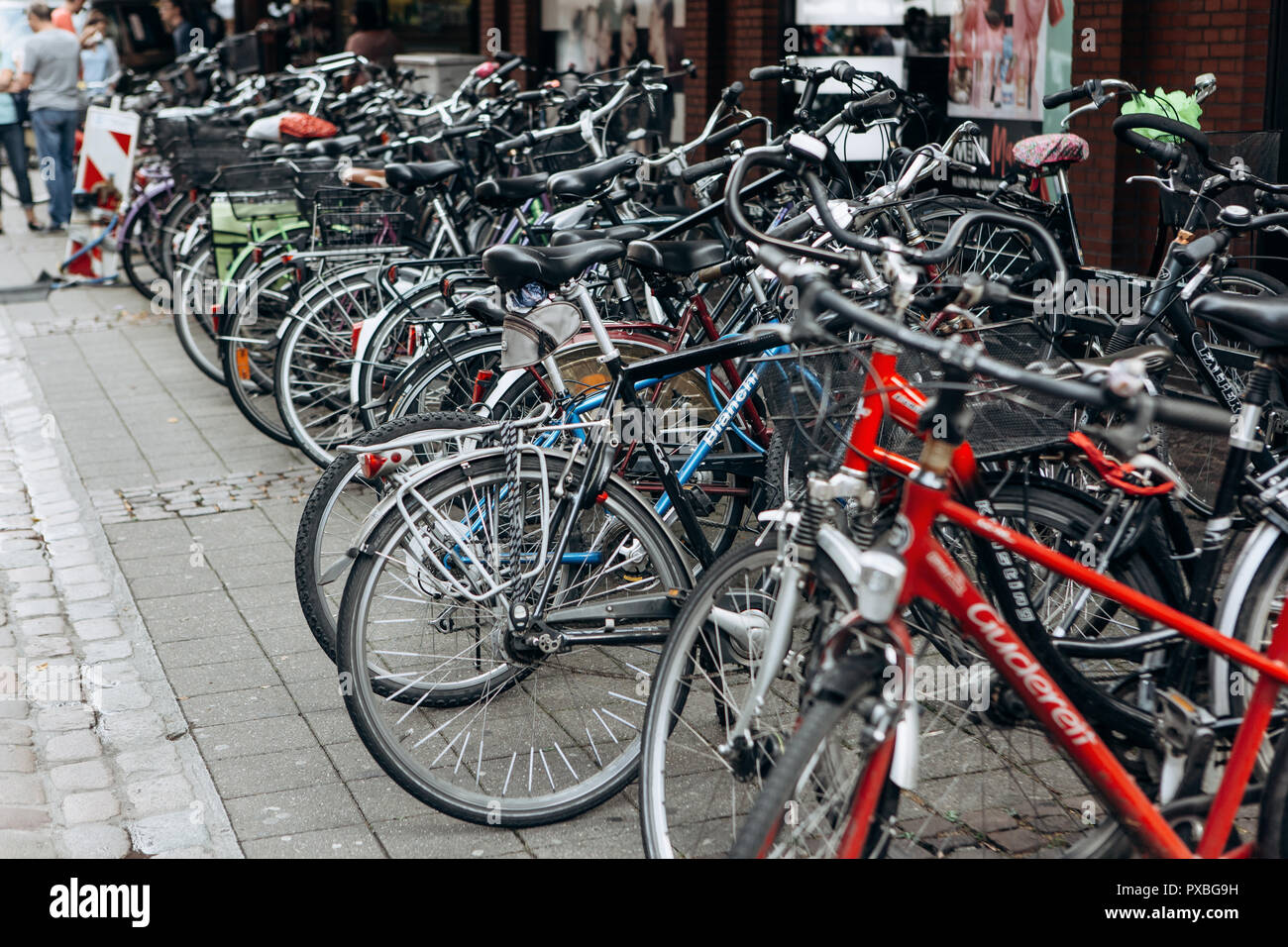 25 cycle hi-res stock photography and images - Alamy