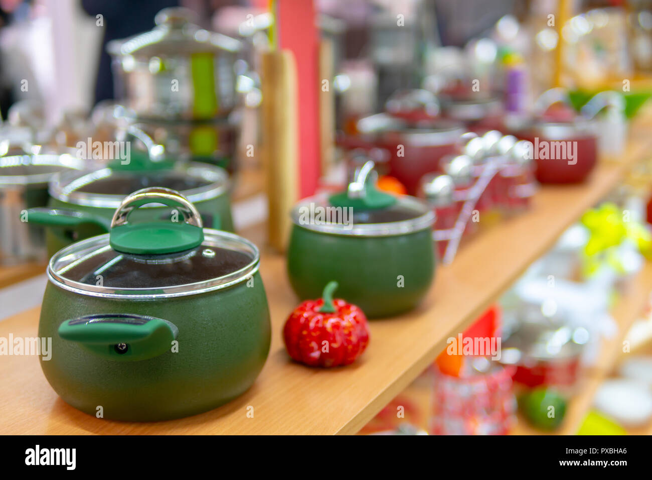 Kitchen pans on the shelf in the store Stock Photo - Alamy