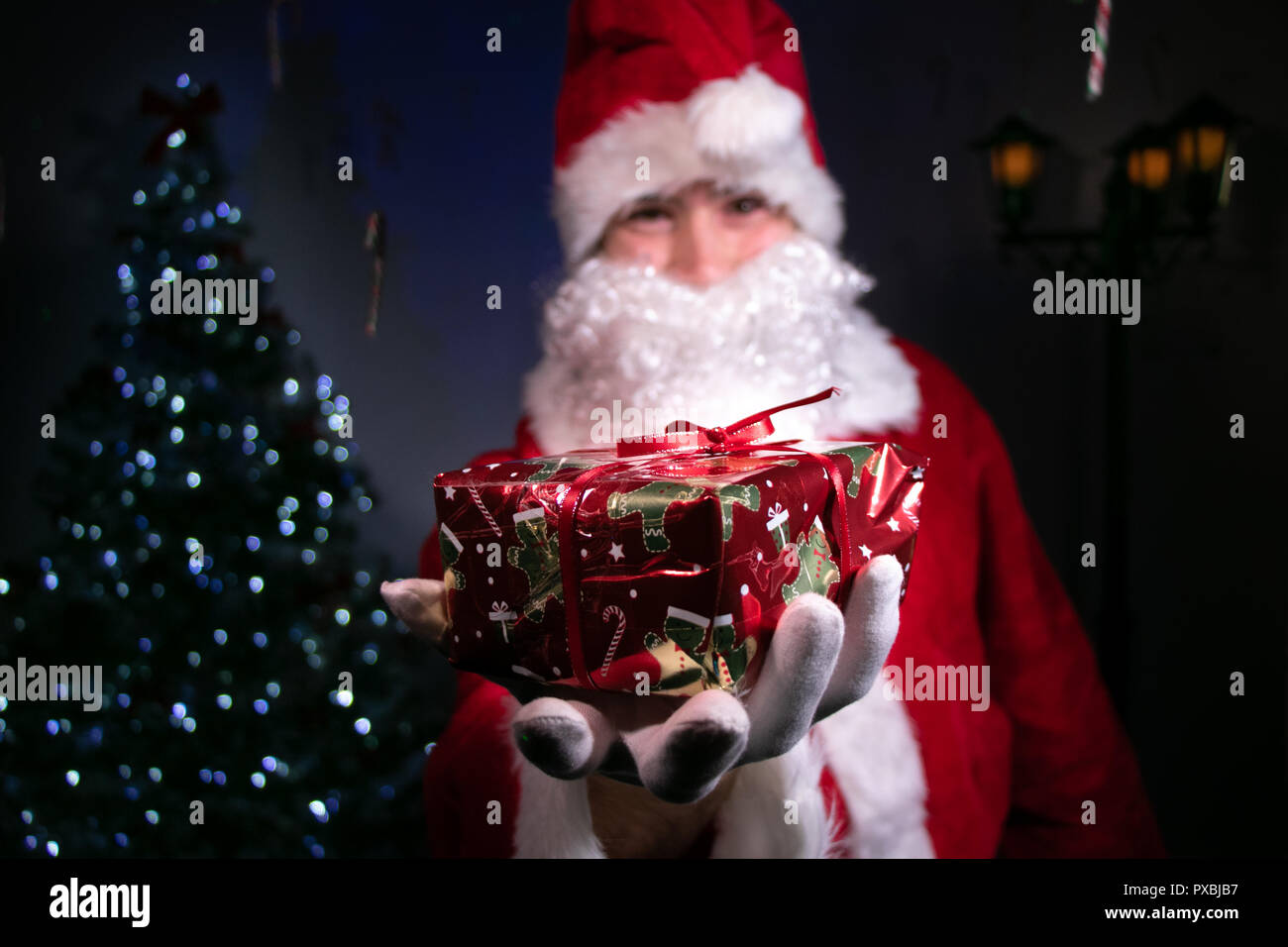 Narnia lamp hi-res stock photography and images - Alamy