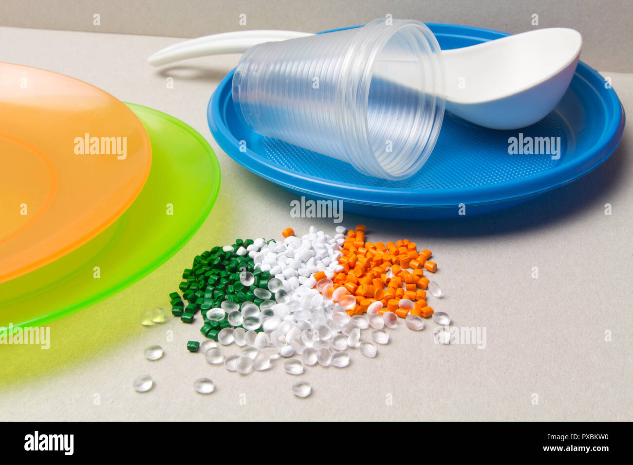 Polyethylene granules and disposable tableware made of polyethylene ...