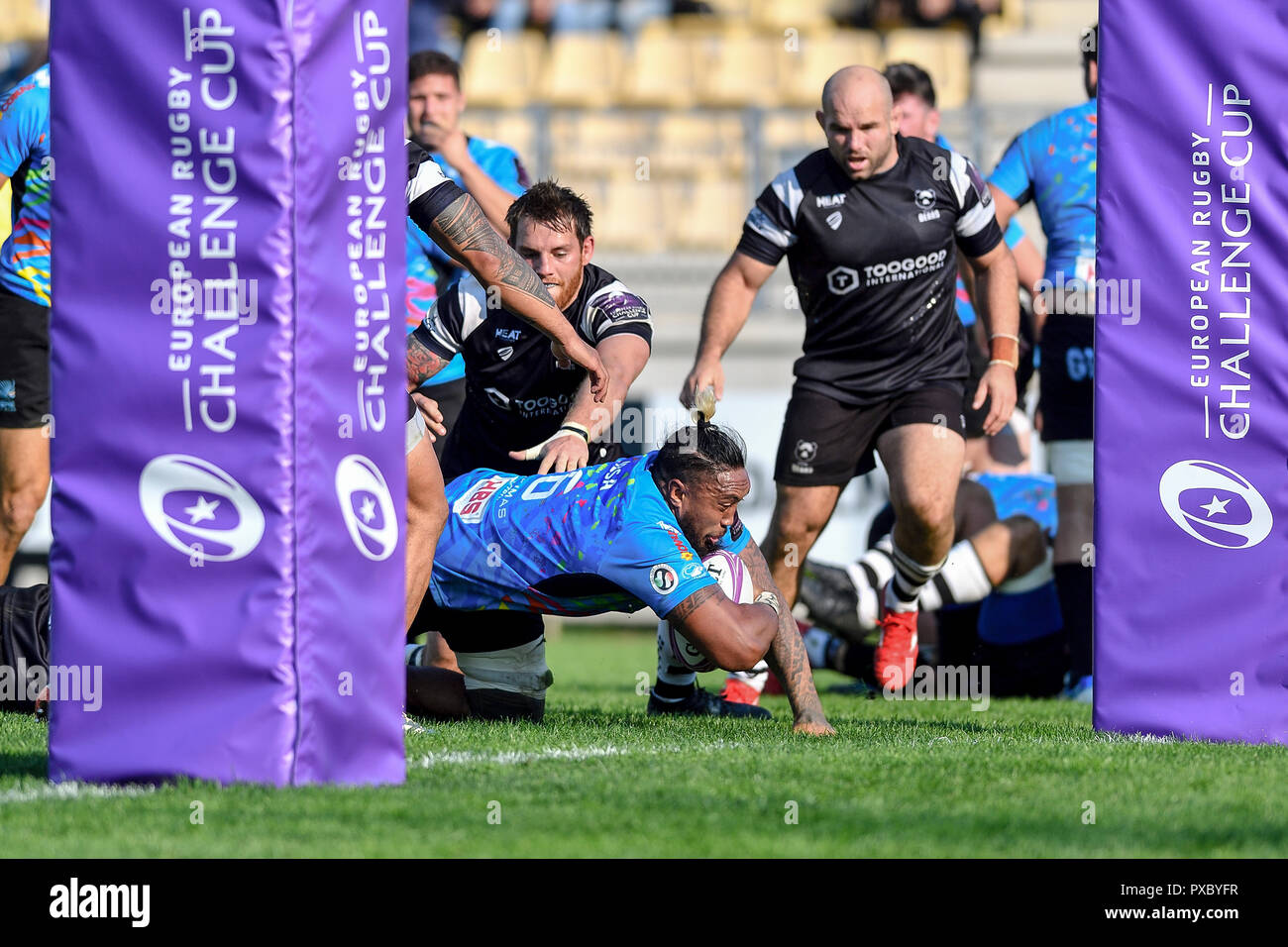 Pop pass rugby hi-res stock photography and images - Alamy