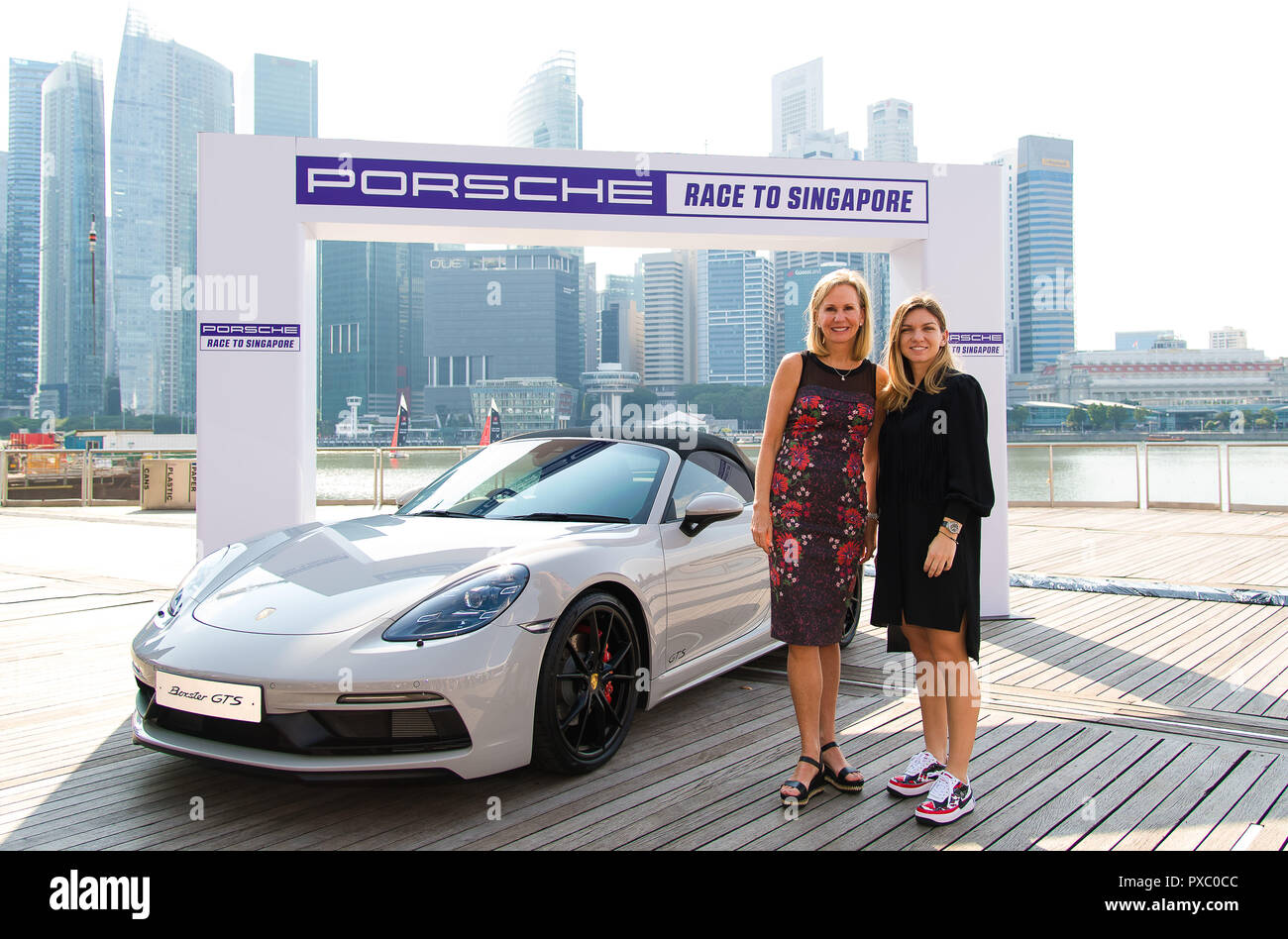 Kallang, SINGAPORE. 20th Oct, 2018. Simona Halep of Romania receives ...