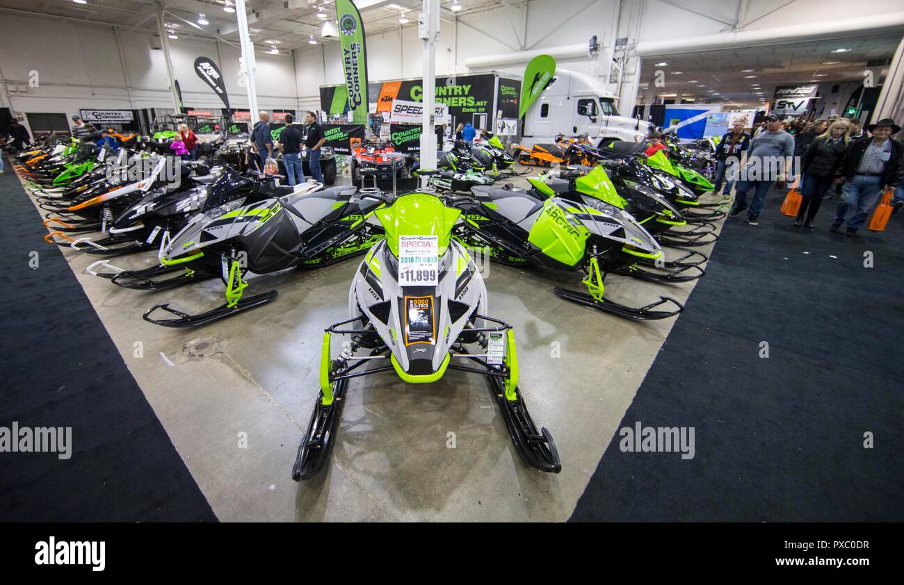 Toronto, Canada. 20th Oct, 2018. People visit the 2018 Toronto ...