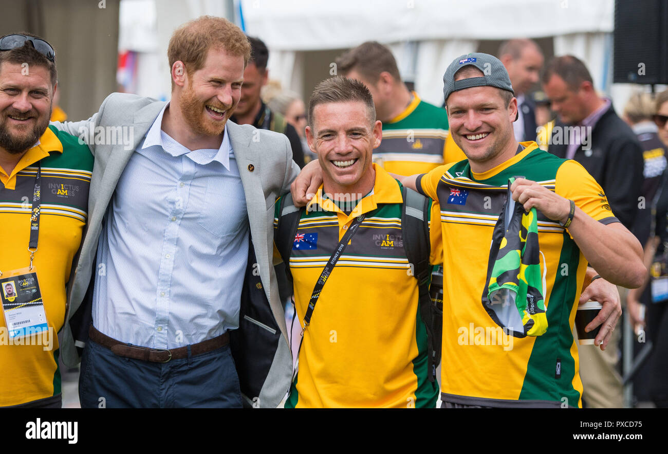 The Duke of Sussex poses for a photo with Australian Invictus Games ...