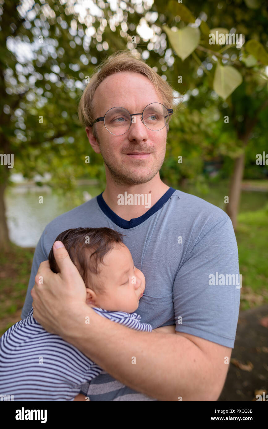 Father and baby bonding hi-res stock photography and images - Alamy