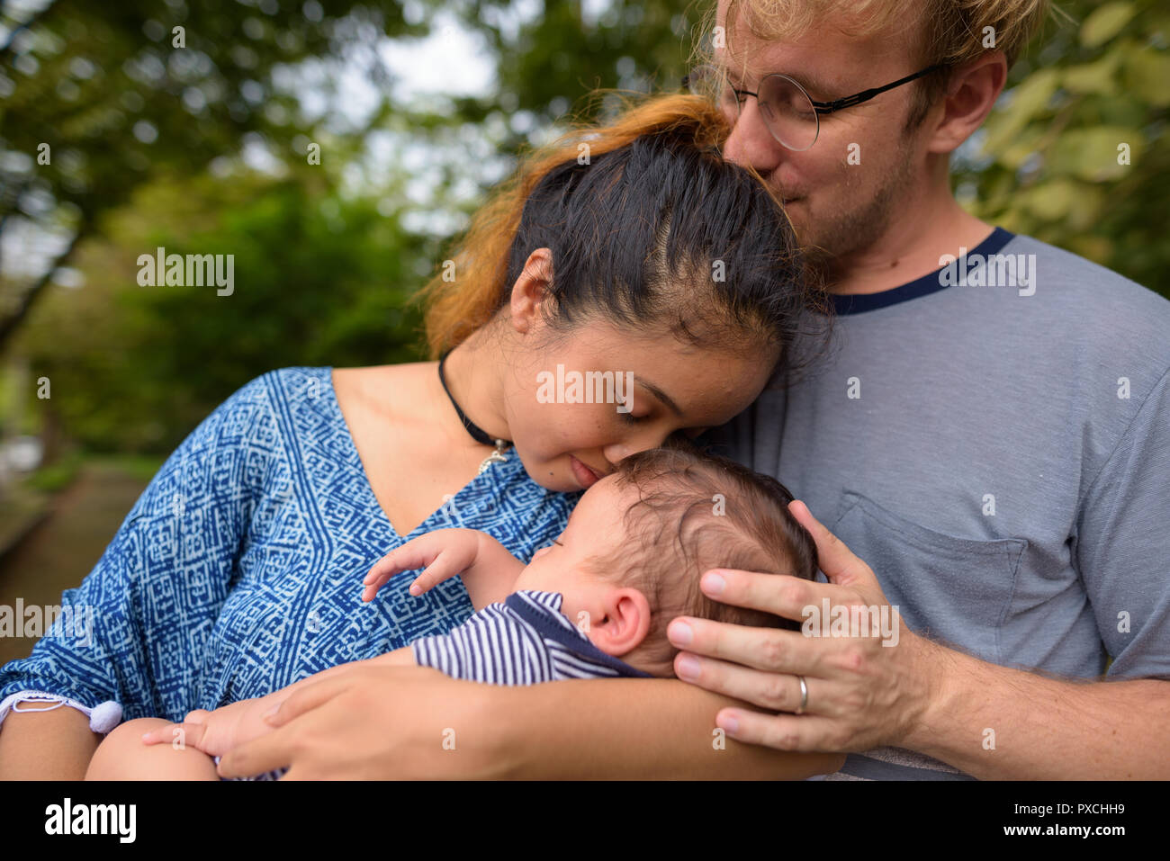 Family bonding hi-res stock photography and images - Alamy