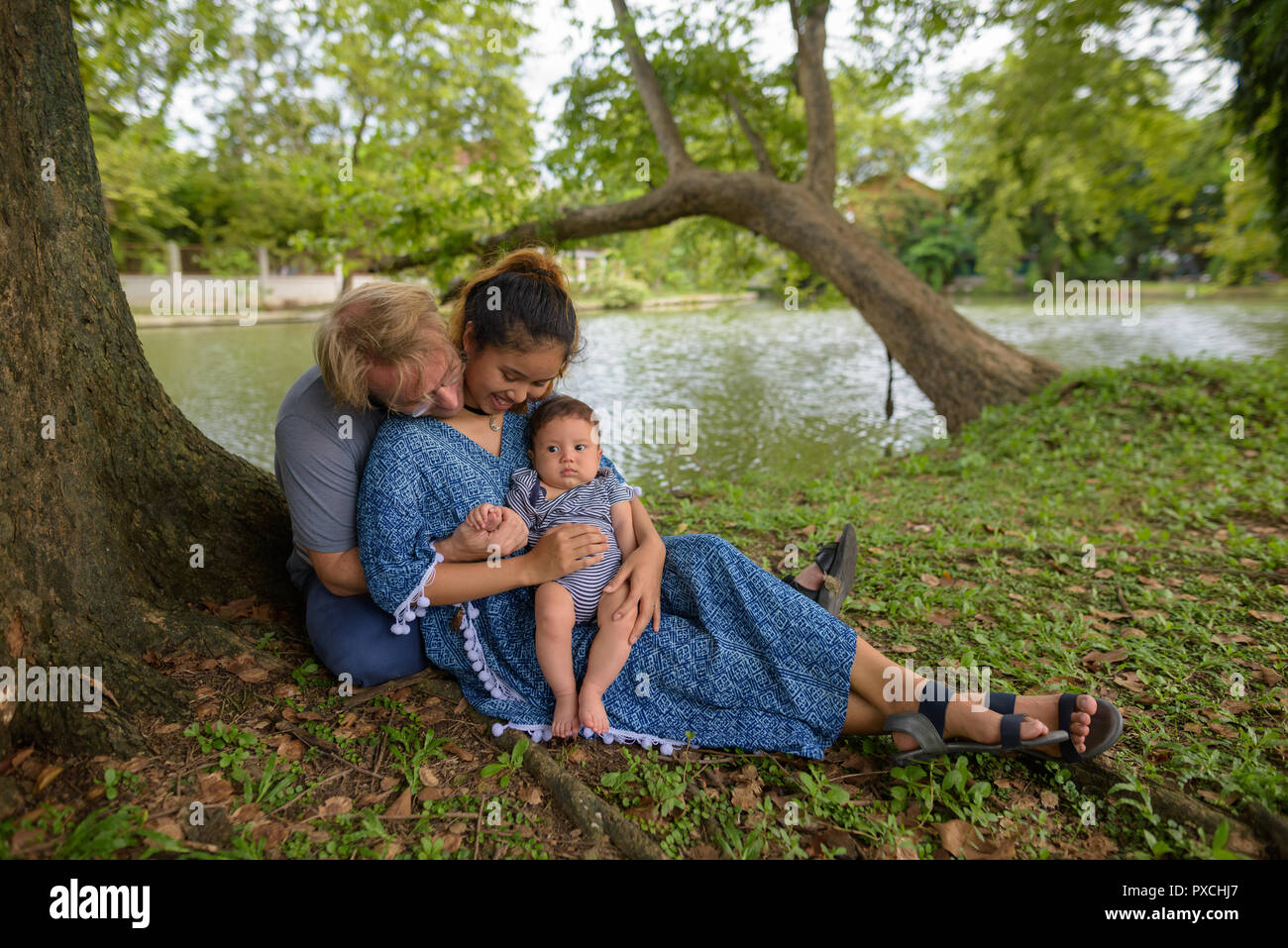 Full family hi-res stock photography and images - Alamy