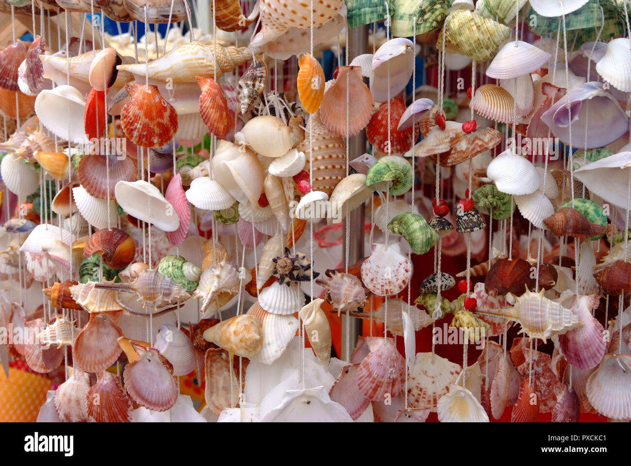 Seashell handicrafts hi-res stock photography and images - Alamy