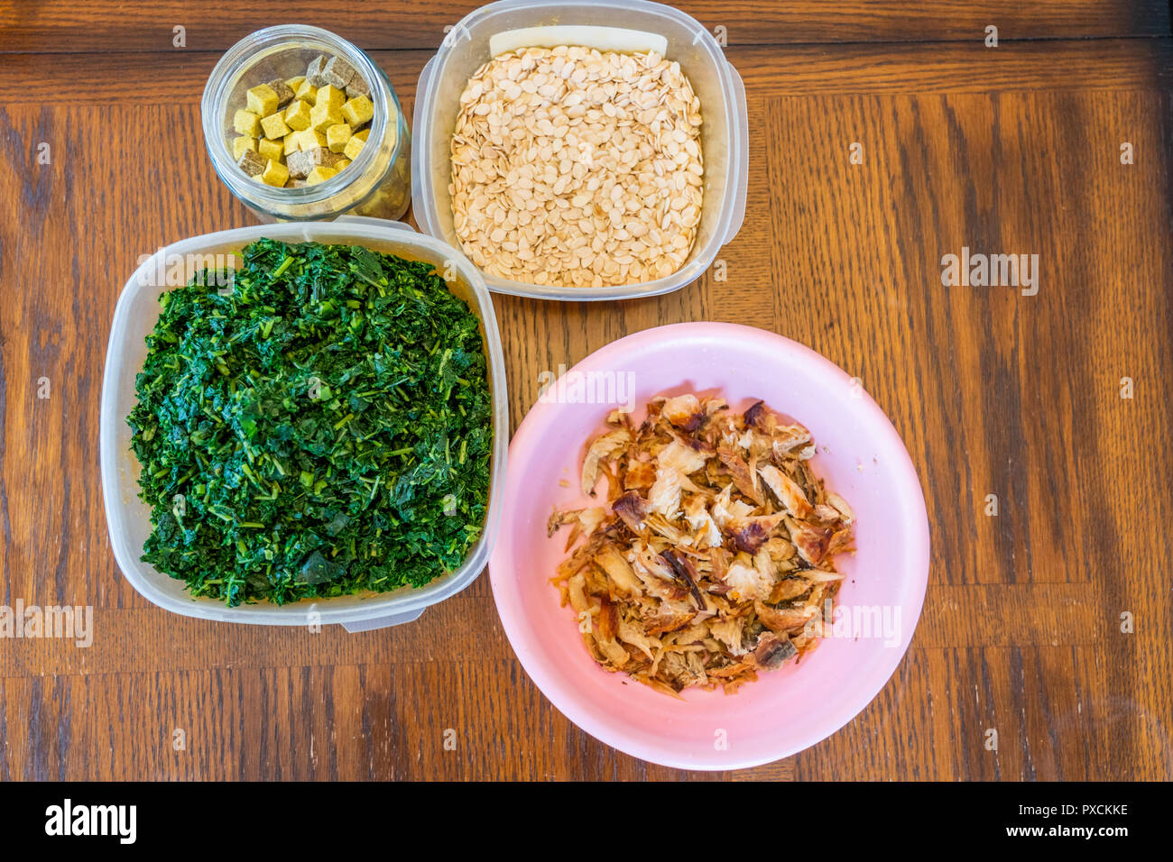 Egusi seed, spinach, seasoning cubes and dried fish Stock Photo - Alamy