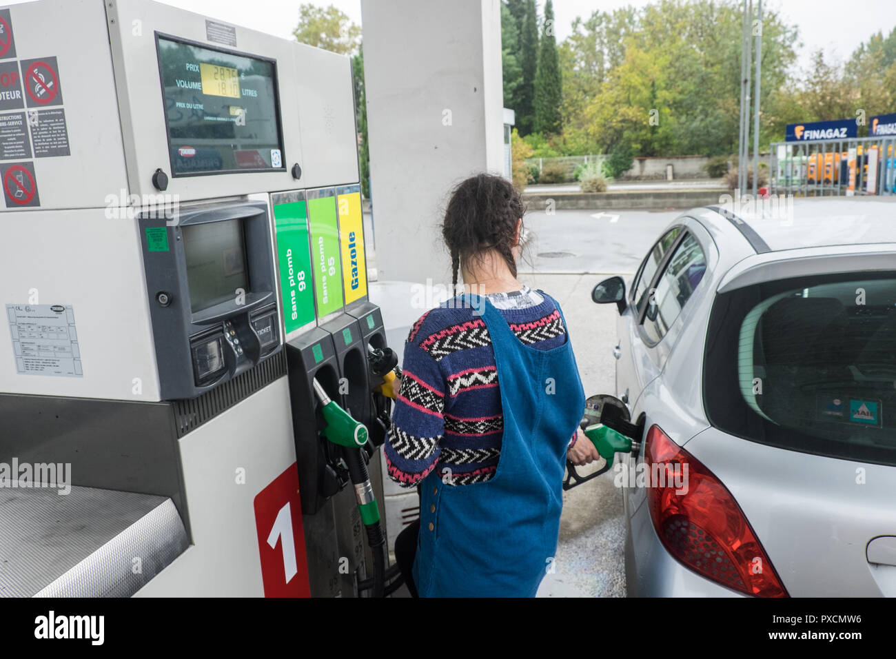 Fuel garage france hi-res stock photography and images - Alamy