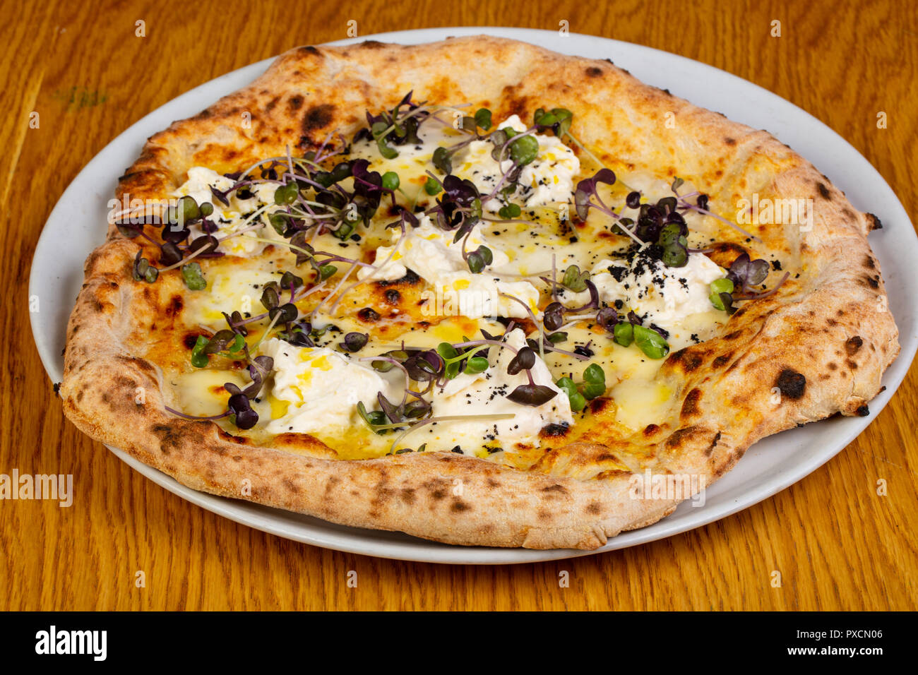 Black truffle pizza hi-res stock photography and images - Alamy