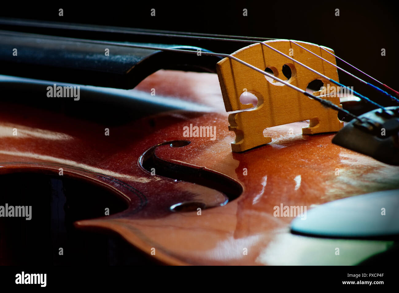 This photo is a macro close up of the body of a violin Stock Photo - Alamy