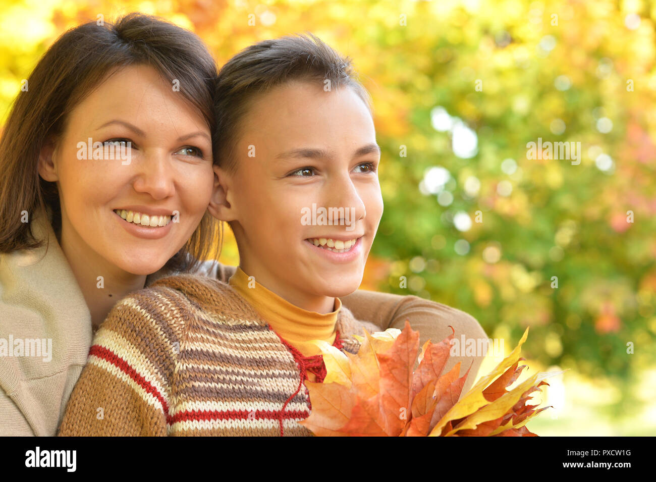 Portrait of a mother with son portrait Stock Photo - Alamy