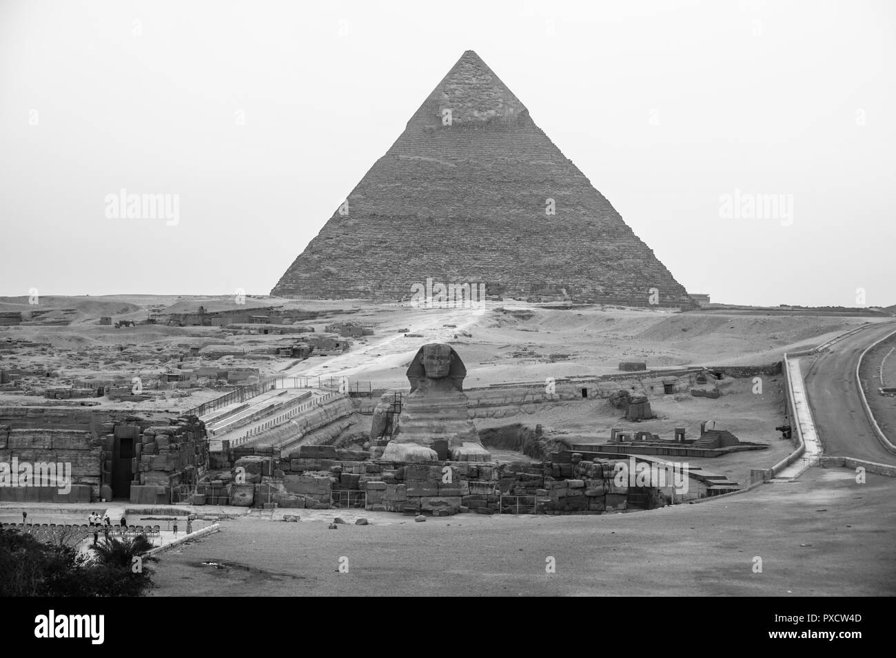 Egyptian sphinx and pyramids Black and White Stock Photos & Images - Alamy